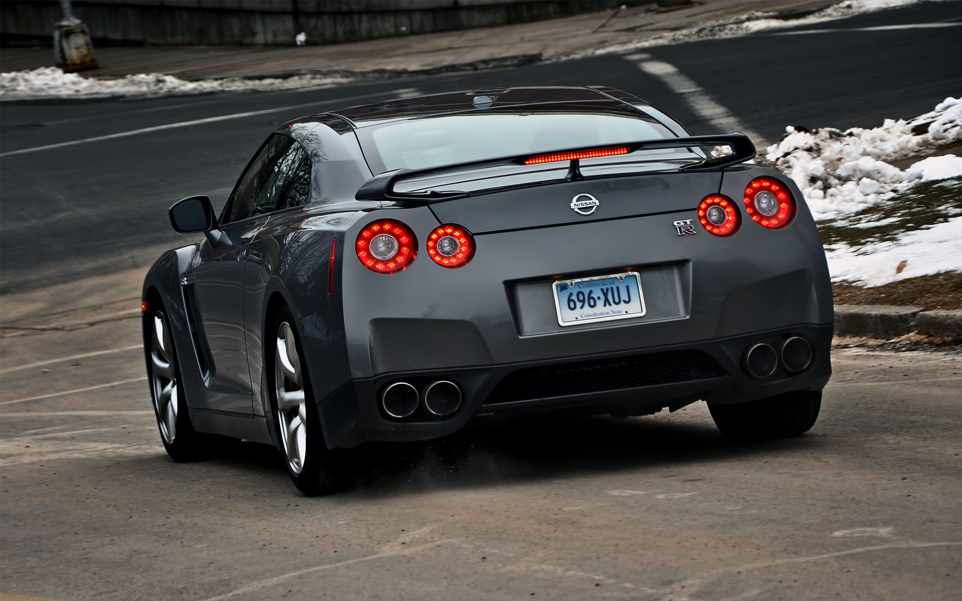 Nissan GT-R Power: Stunning HD Vehicle Wallpaper