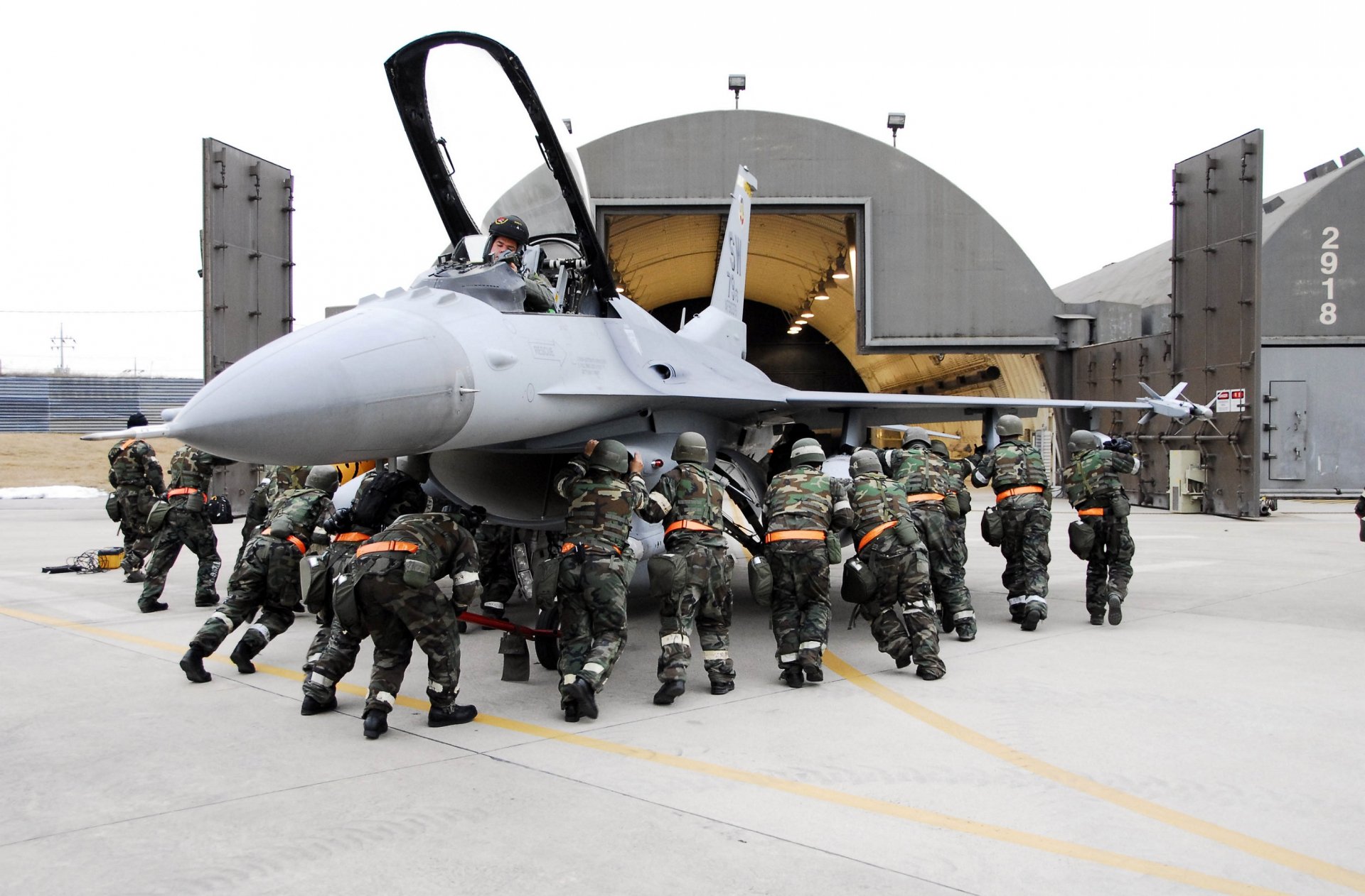 Download Military General Dynamics F-16 Fighting Falcon HD Wallpaper by ...