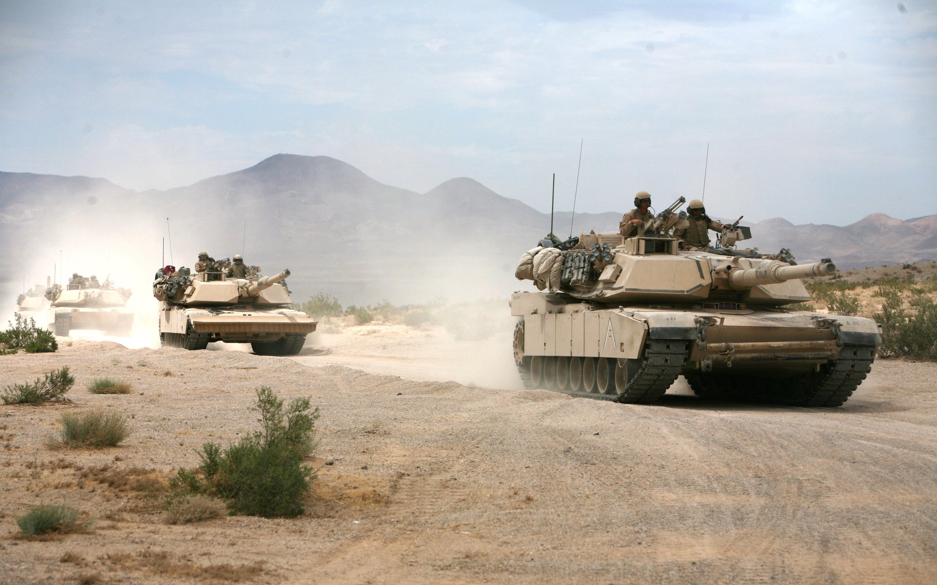 Download Military Tank HD Wallpaper