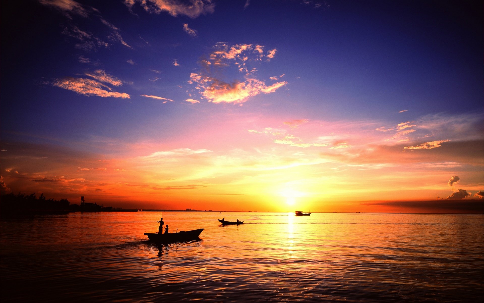 Stunning HD Sunset Photography: Serene Evening on the Water Wallpaper