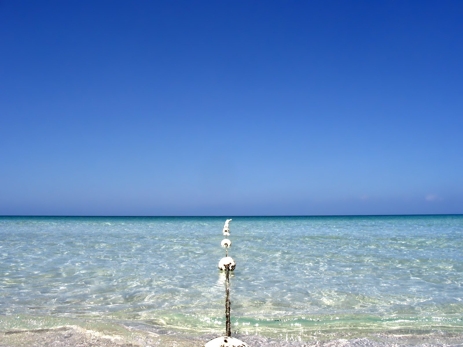 Crystal Clear Ocean Vista - Stunning Nature HD Wallpaper | 1600x1200 ...