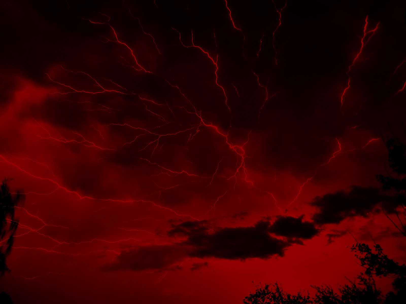 Artistic Nature: HD Wallpaper of Striking Red Skies