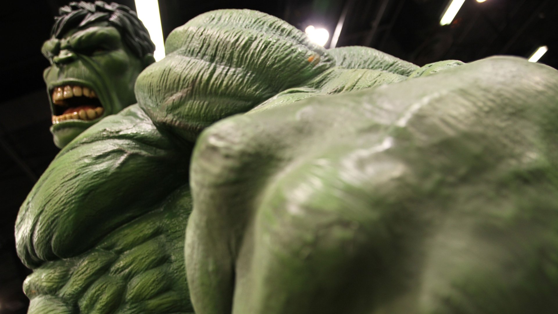 Epic Hulk Comic: Stunning 4K Ultra HD Wallpaper