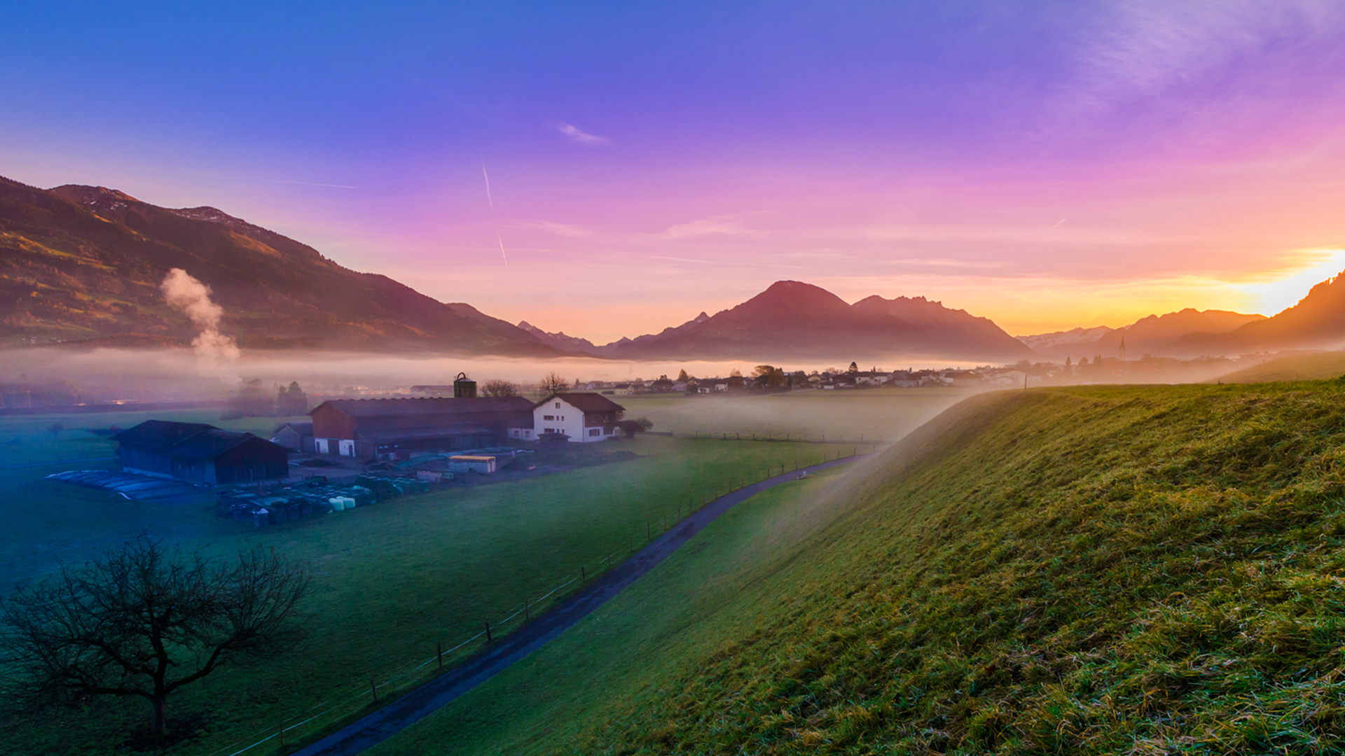 Breathtaking HD Landscape Photography: Serene Sunrise Over Misty Valley