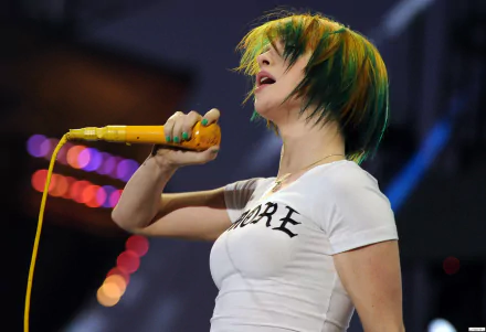 Hayley Williams - Desktop Wallpapers, Phone Wallpaper, PFP, Gifs, and More!