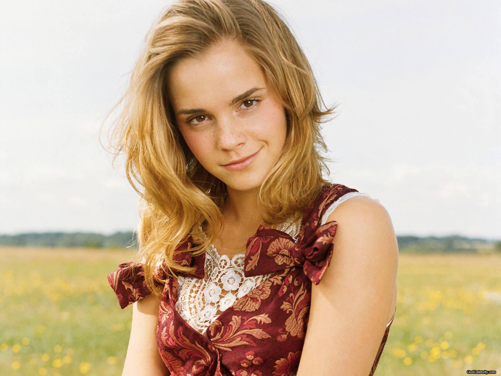 Emma Watson HD Celebrity Wallpaper – Elegant Beauty in Bloom