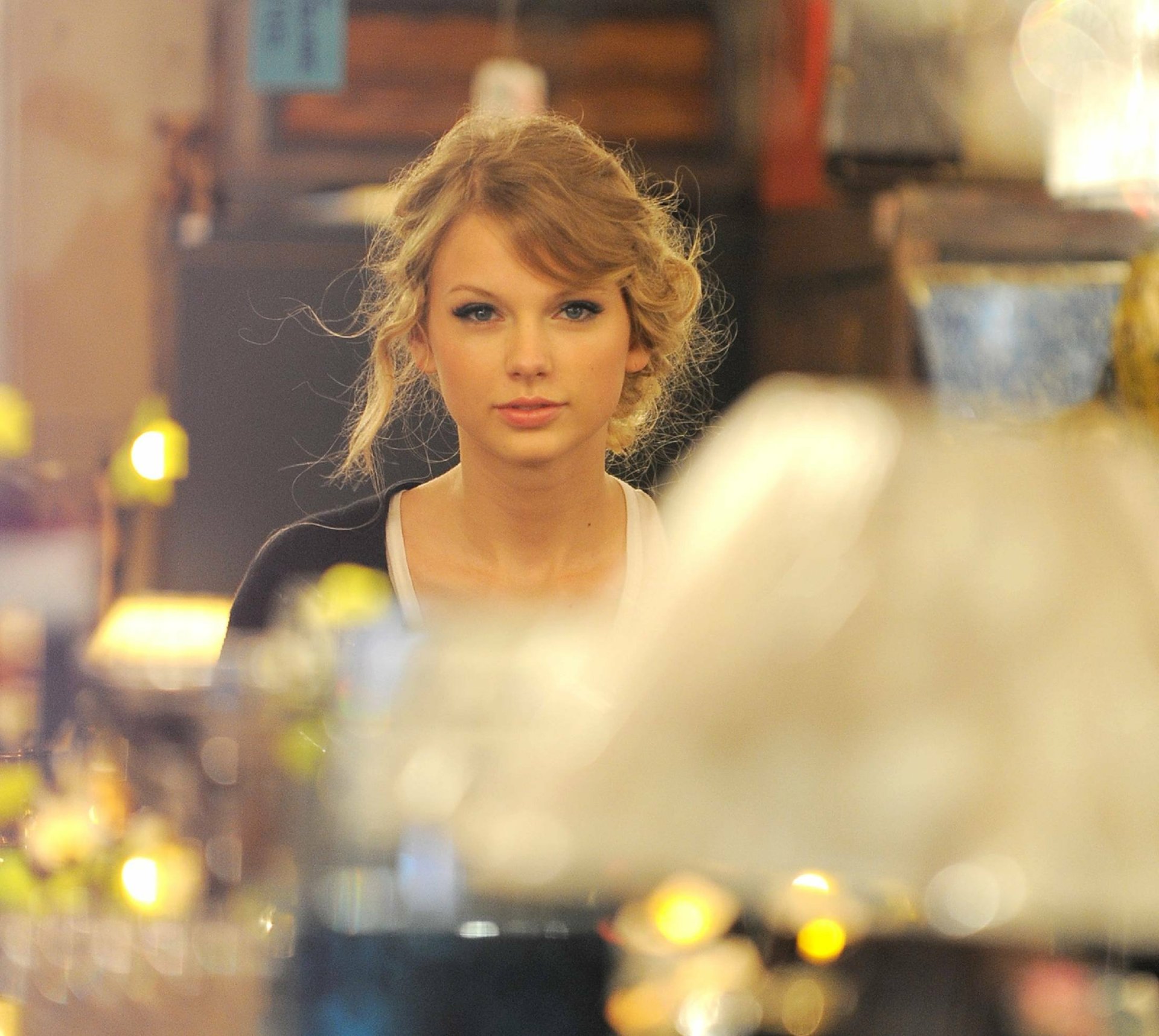 Taylor Swift Music Vibes HD Wallpaper