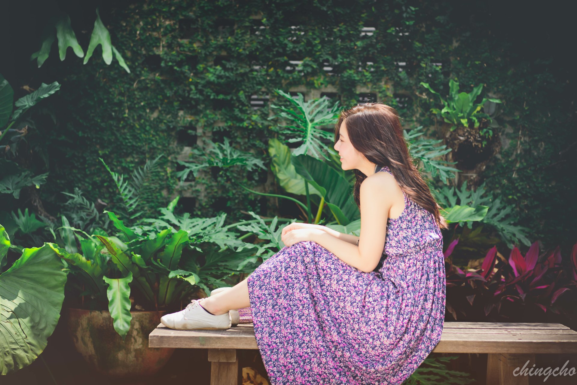 Serene Moments in a Garden: 4K Ultra HD Wallpaper of a Taiwanese Beauty ...