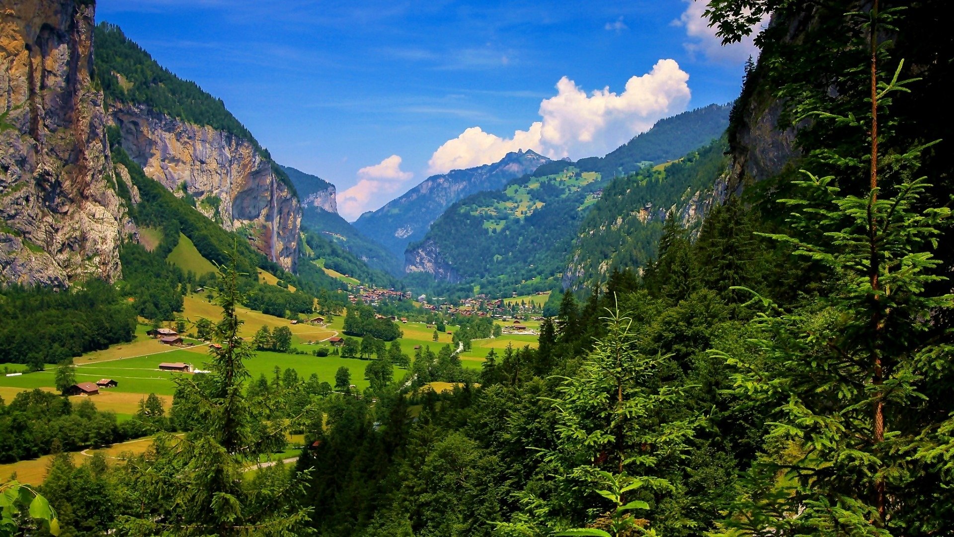Breathtaking HD Landscape Photography: Serene Mountain Valley View