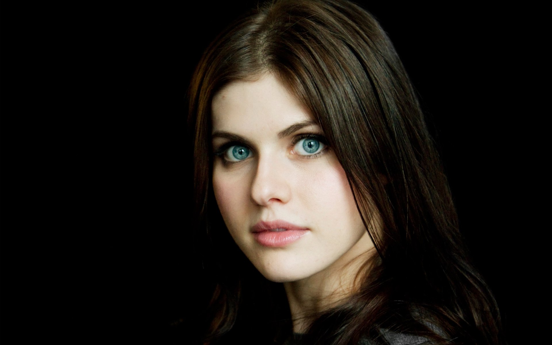 Stunning Blue Eyed Actress HD Wallpaper