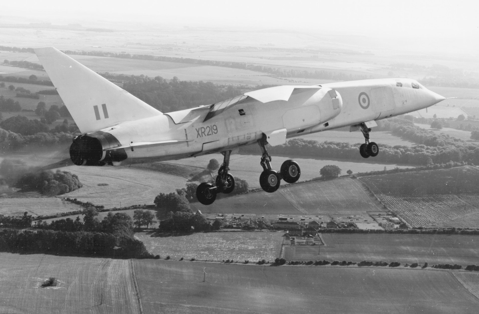 Download Military BAC TSR-2 HD Wallpaper | 2000x1311 | Wallpaper Abyss
