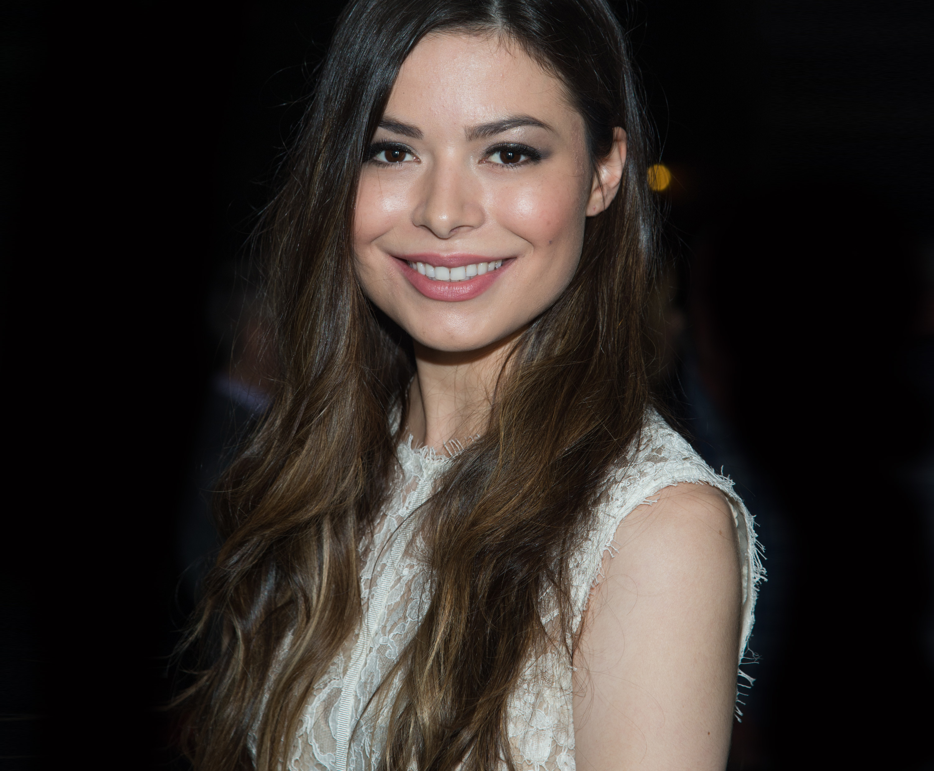Download Celebrity Miranda Cosgrove HD Wallpaper