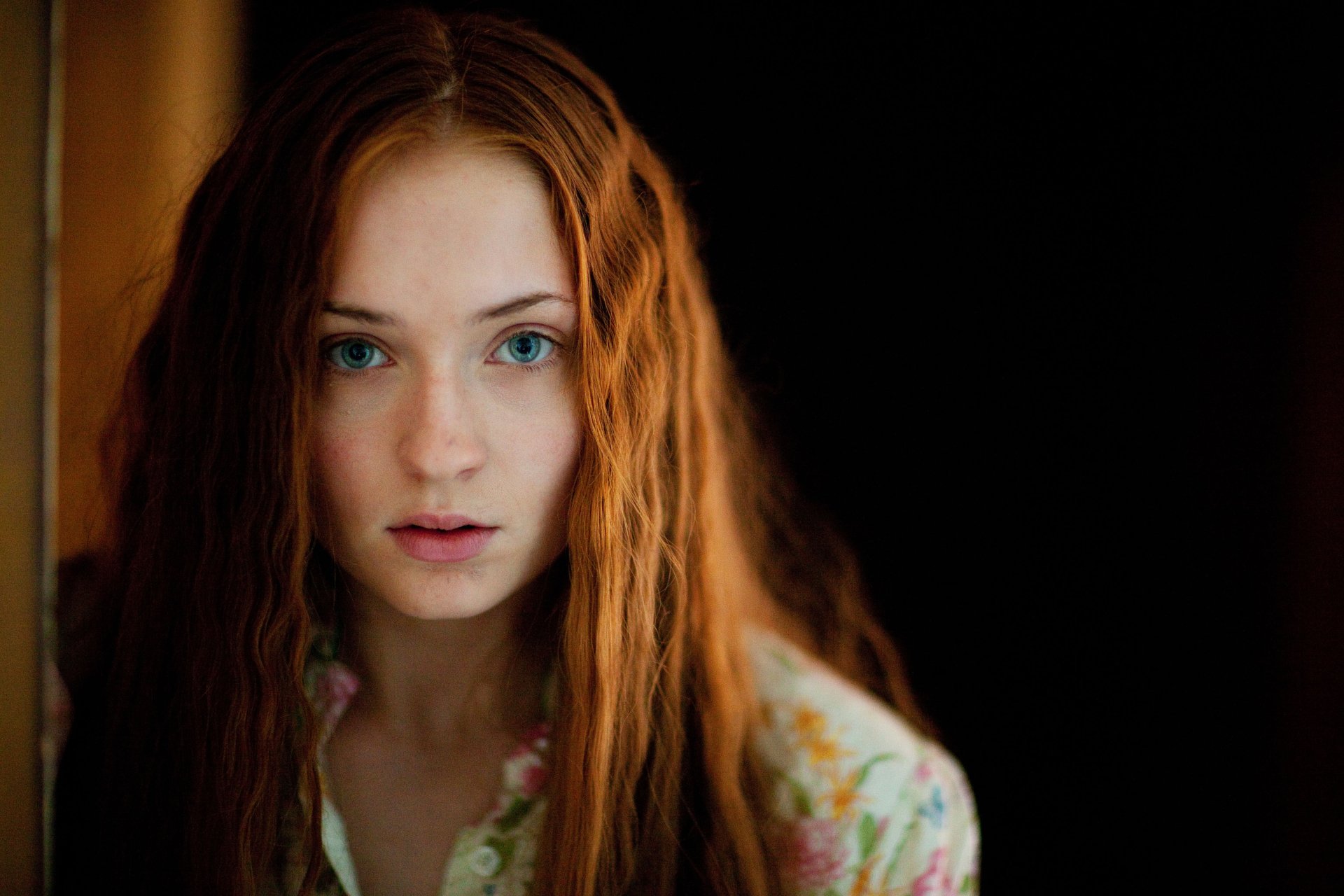 Sophie Turner in The Thirteenth Tale – Stunning 4K Ultra HD Wallpaper