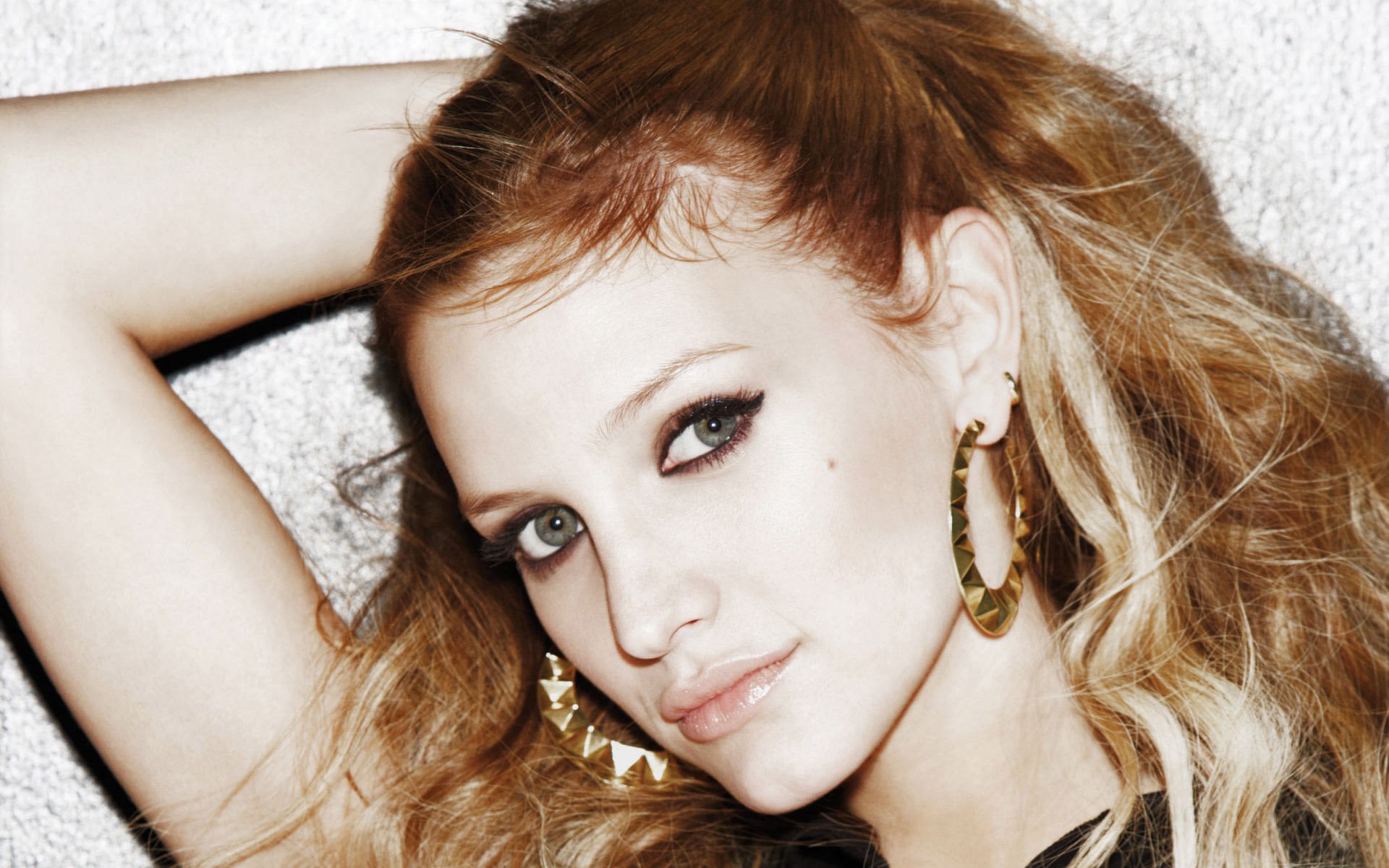 Download Music Ashlee Simpson HD Wallpaper