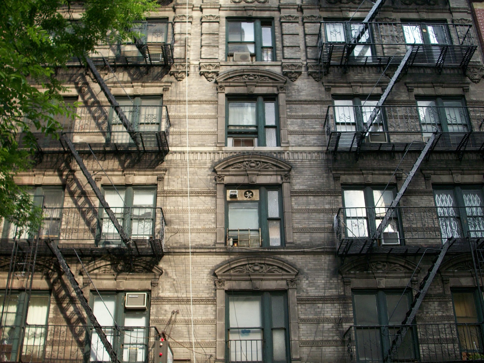 Download Man Made Building HD Wallpaper