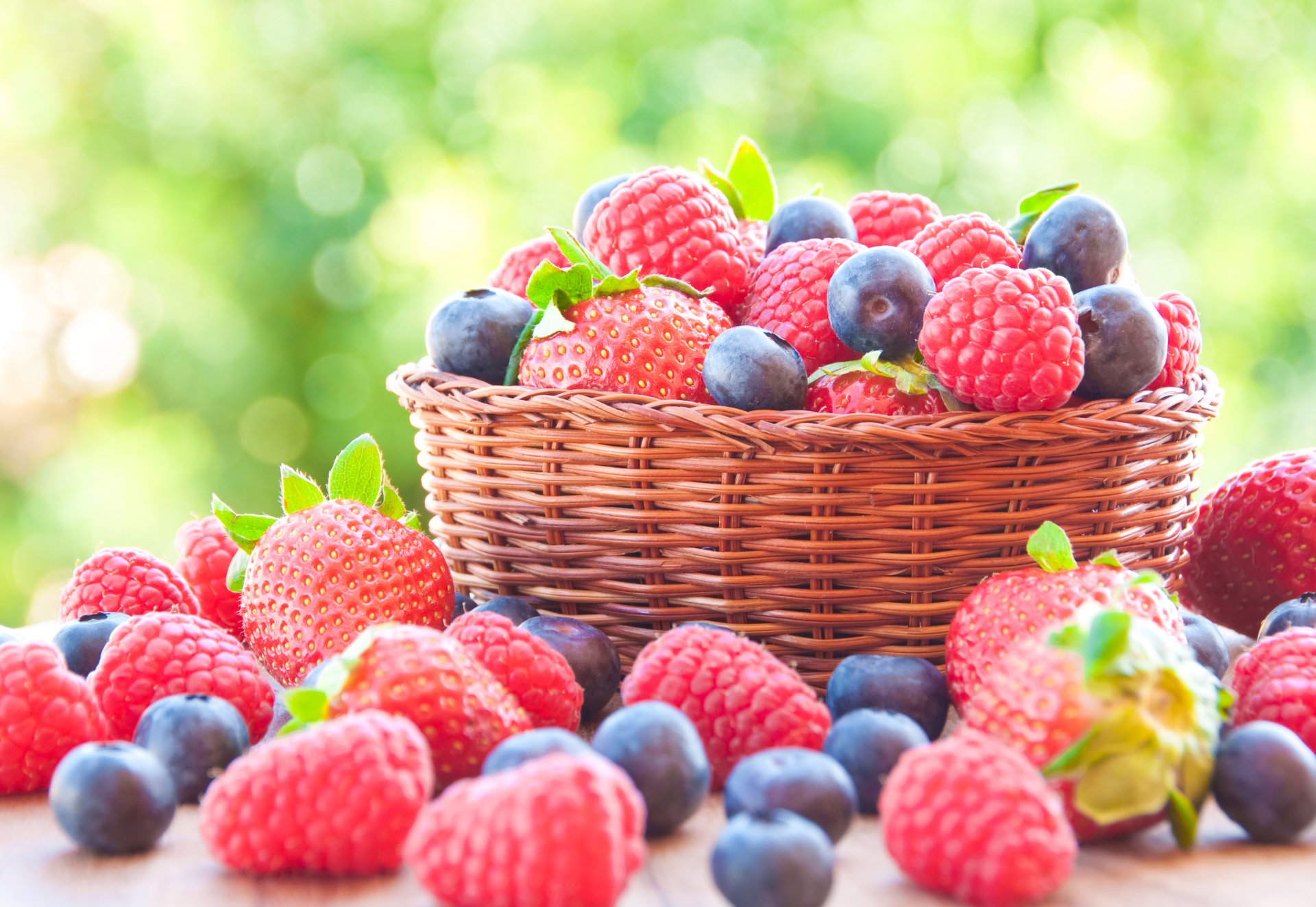 Vibrant Berry Basket - 4K Ultra HD Wallpaper