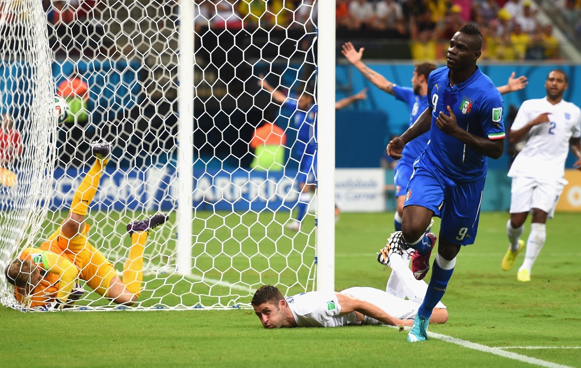 Download Soccer Sports HD Wallpaper | 3000x1898 | Wallpaper Abyss
