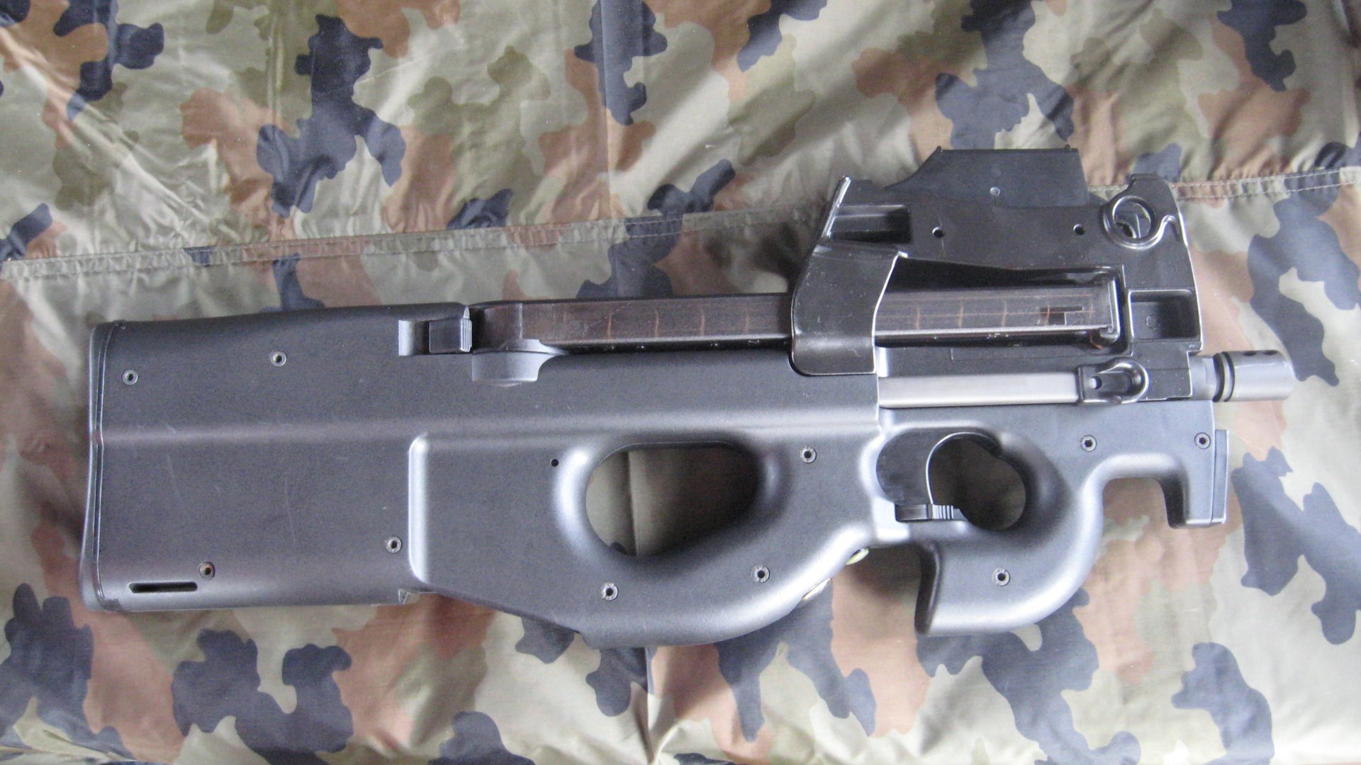 Download Man Made FN P90 HD Wallpaper