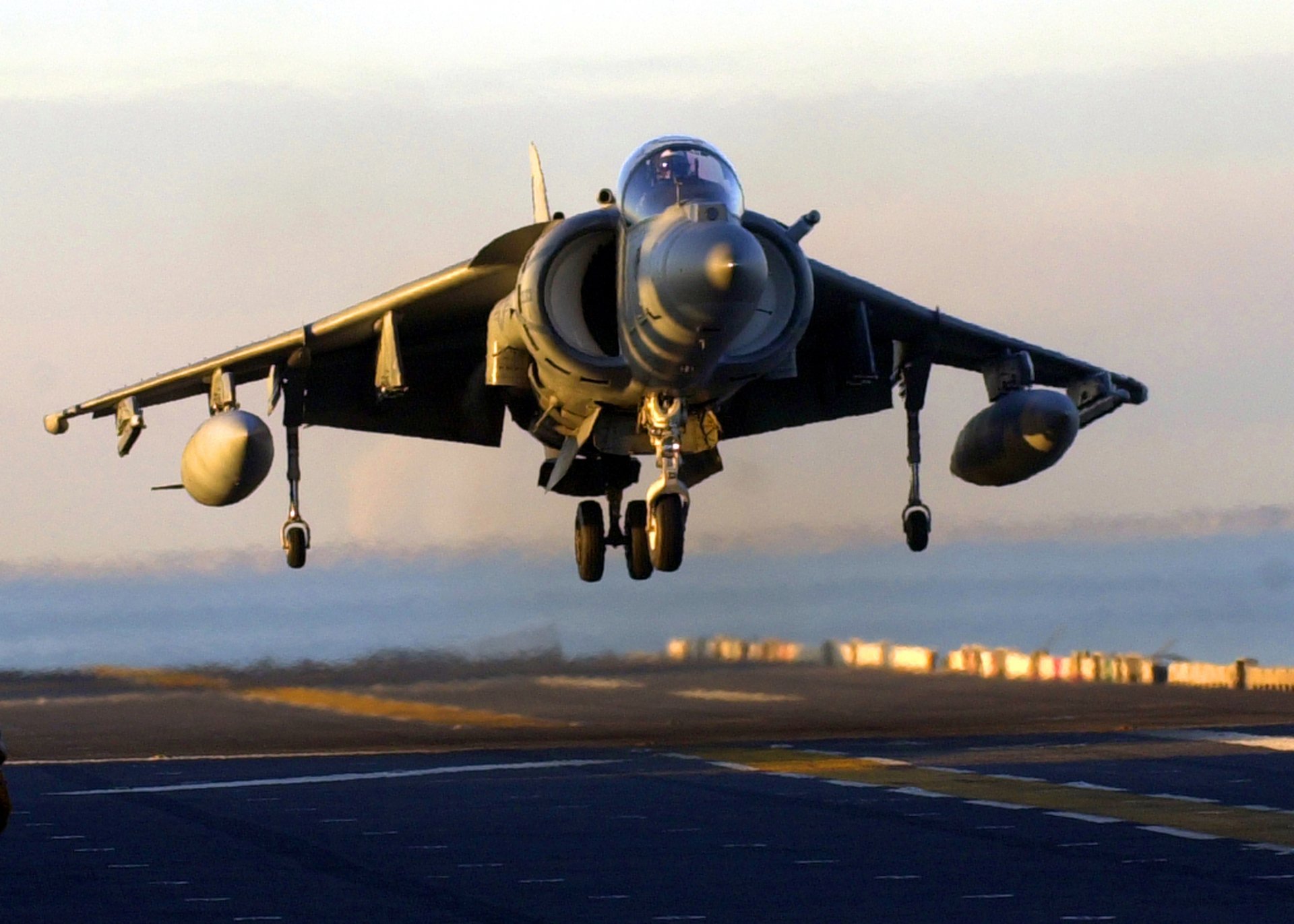 Download Aircraft Jet Military McDonnell Douglas AV-8B Harrier II HD Wallpaper