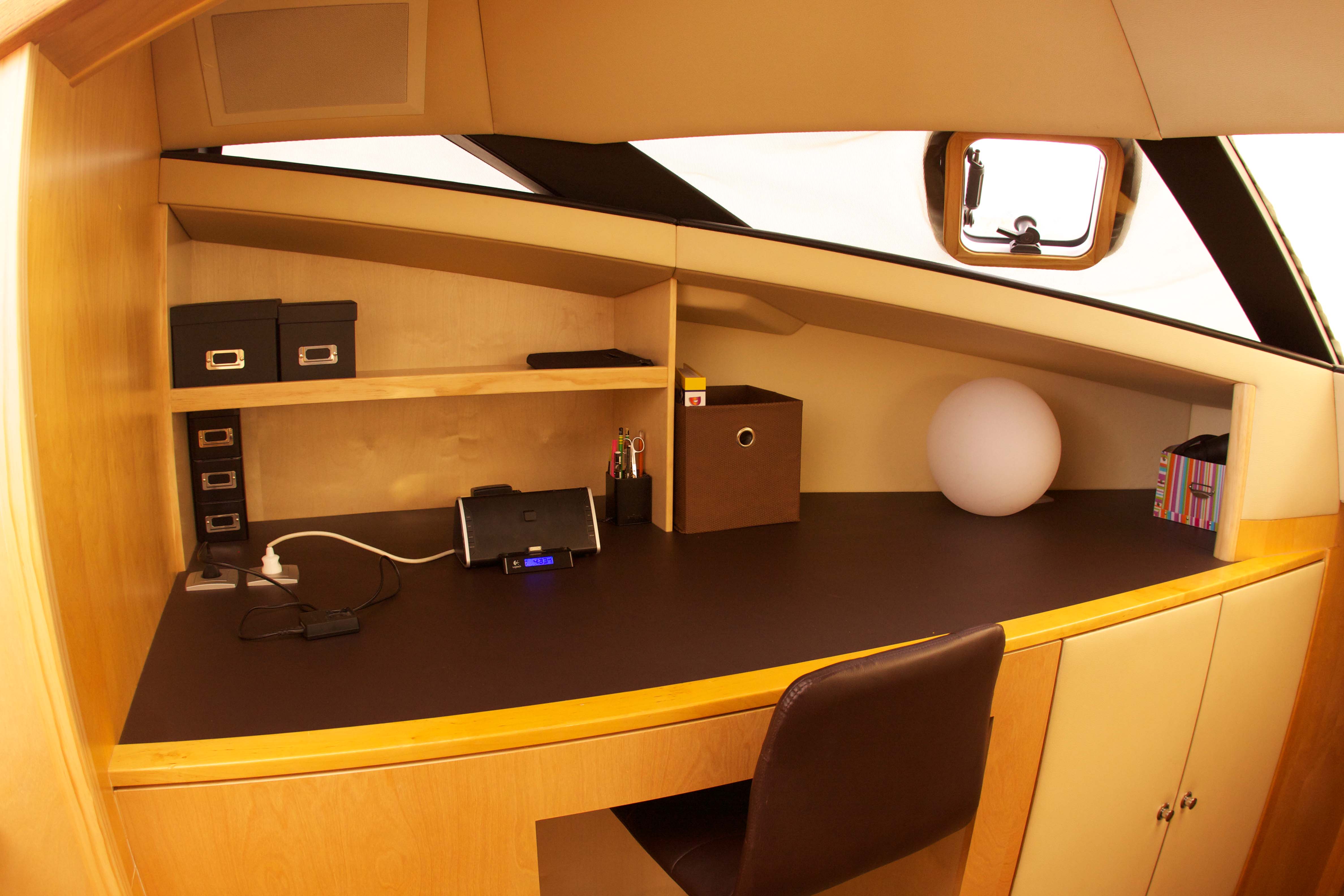 Desk 4k Ultra HD Wallpaper