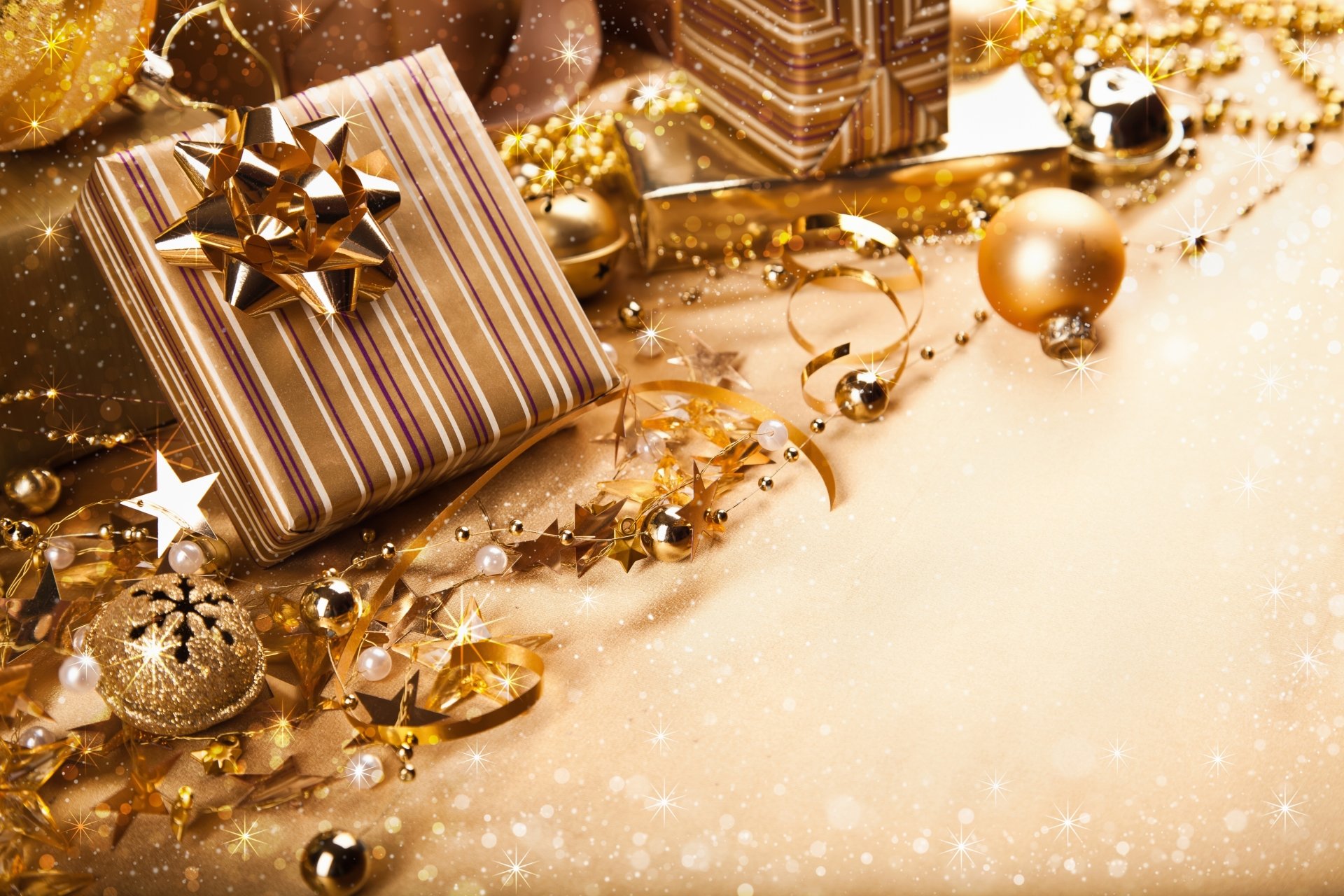 4K Ultra HD Christmas Gifts & Ornaments Holiday Glow Wallpaper ...