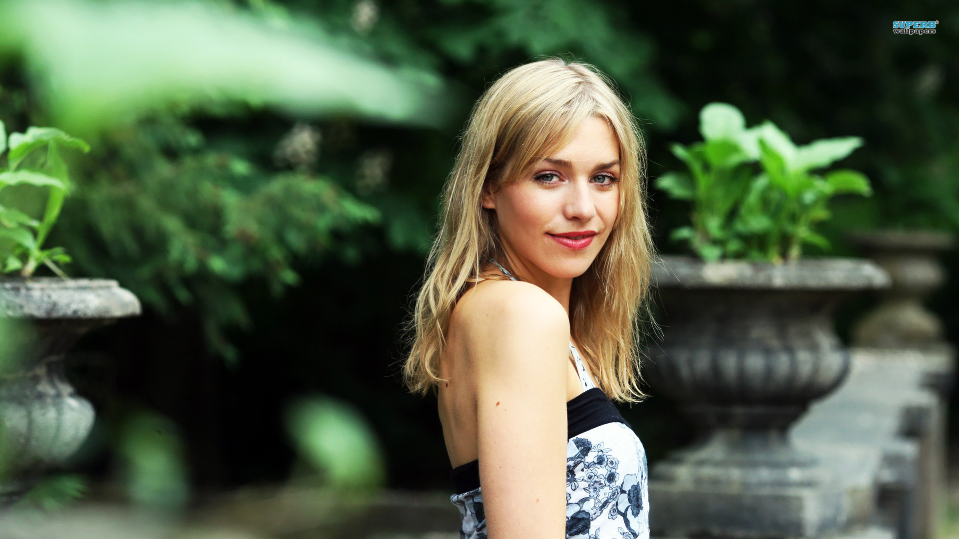 Download Woman Model HD Wallpaper