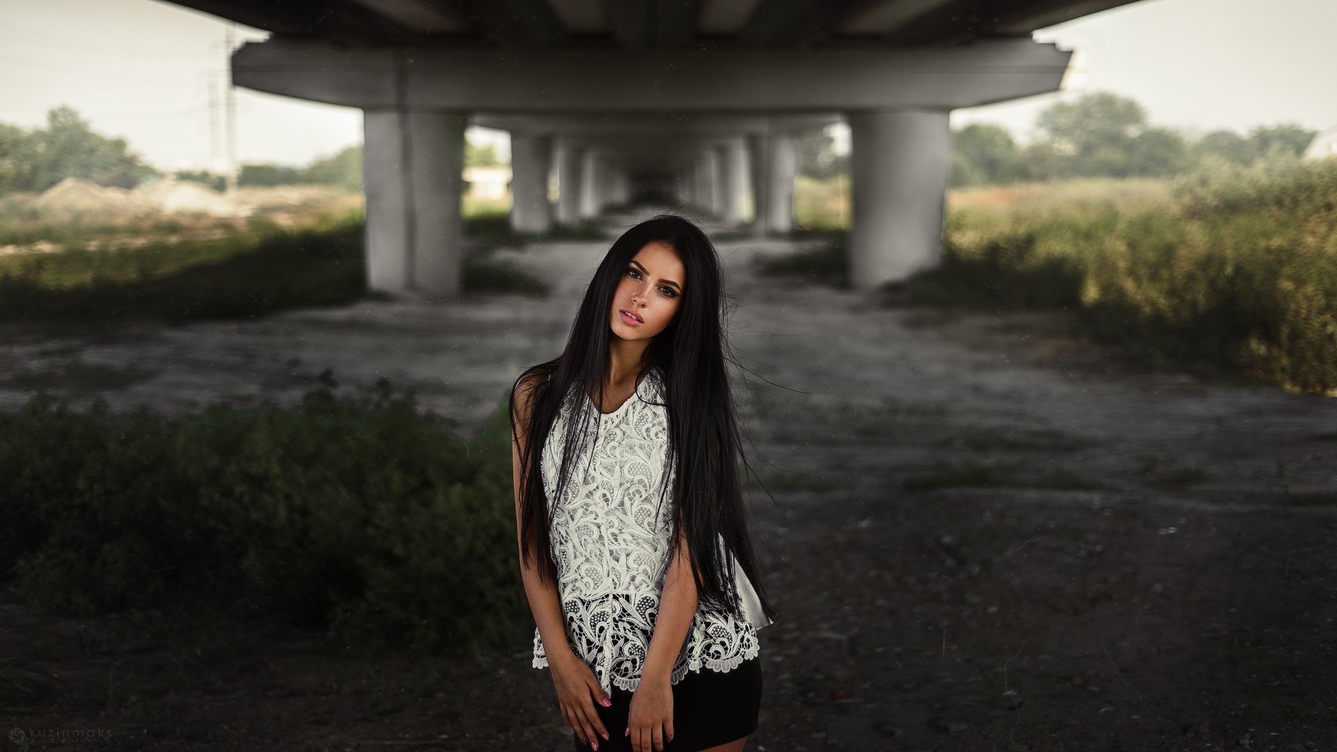 Elegant Woman Model in Urban HD Wallpaper | 1920x1080 | Wallpaper Abyss