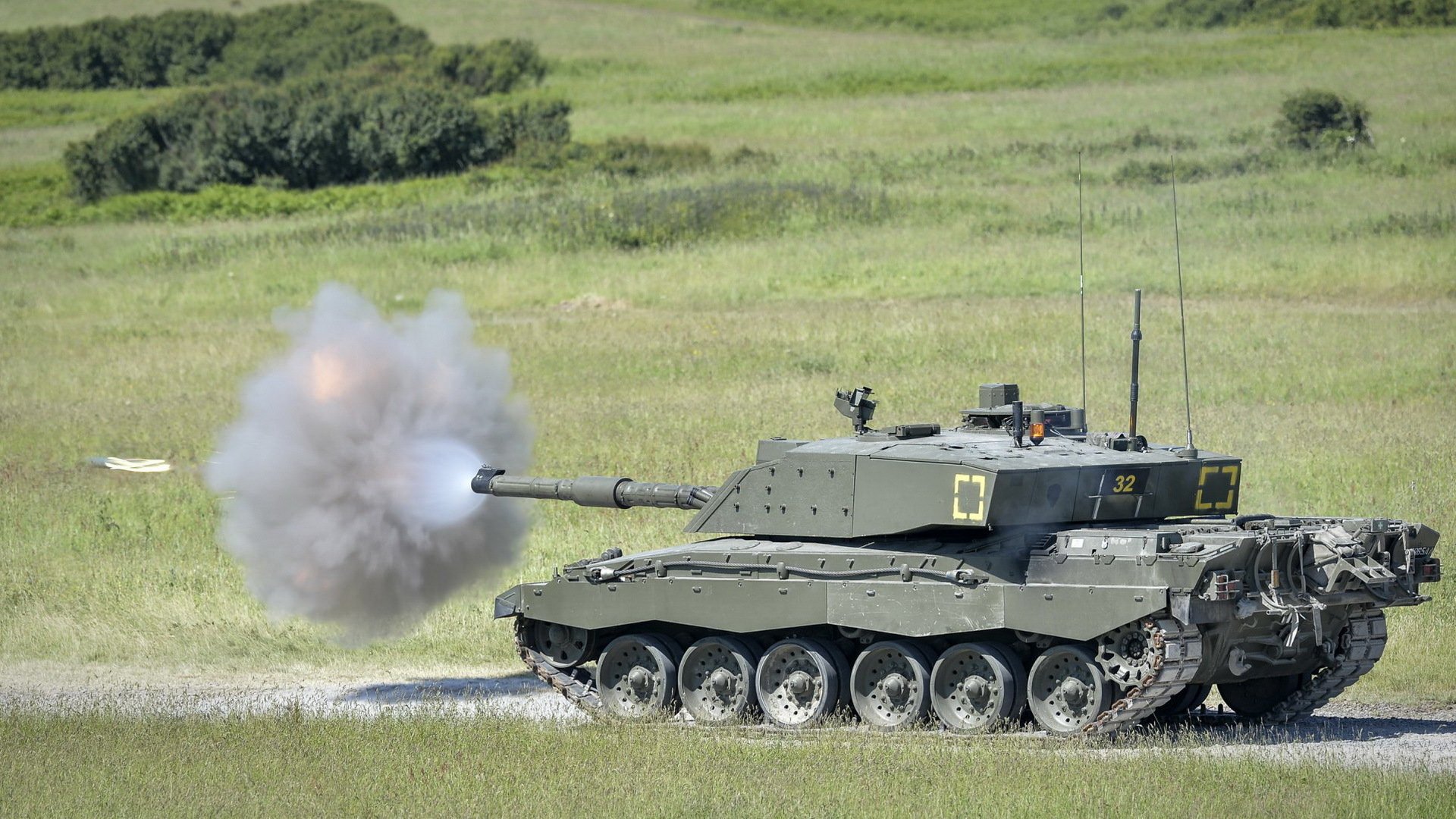 Download Military Challenger 2 HD Wallpaper