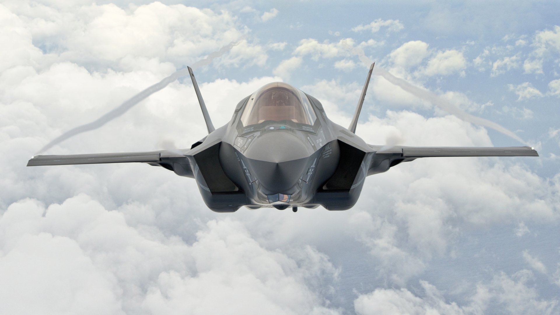 HD Wallpaper of the Lockheed Martin F-35 Lightning II Jet Fighter