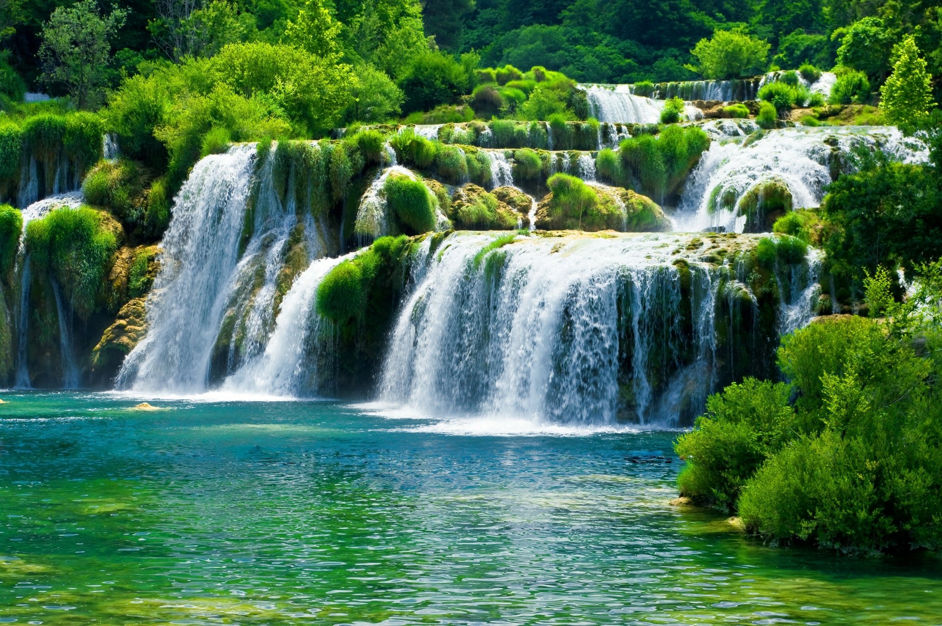 4K Ultra HD Nature s Serenity Majestic River Waterfall 4672x3104