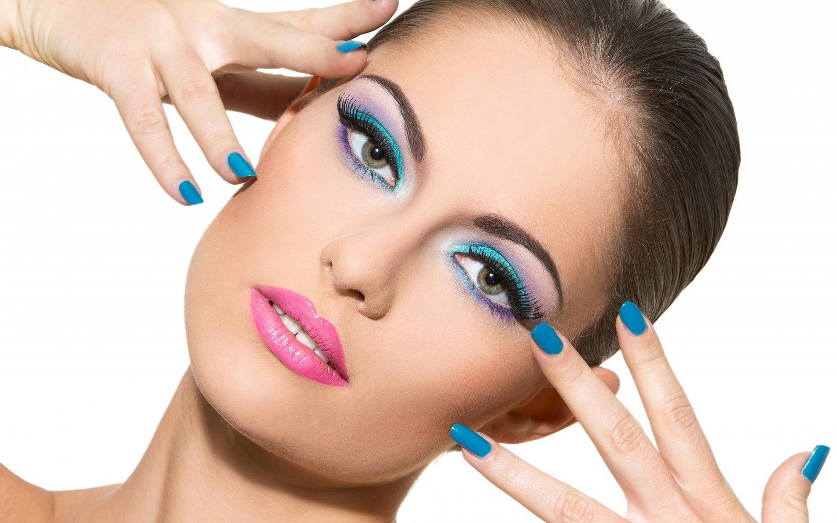 Vibrant Makeup Close-Up: Stunning HD Wallpaper of a Glamorous Woman