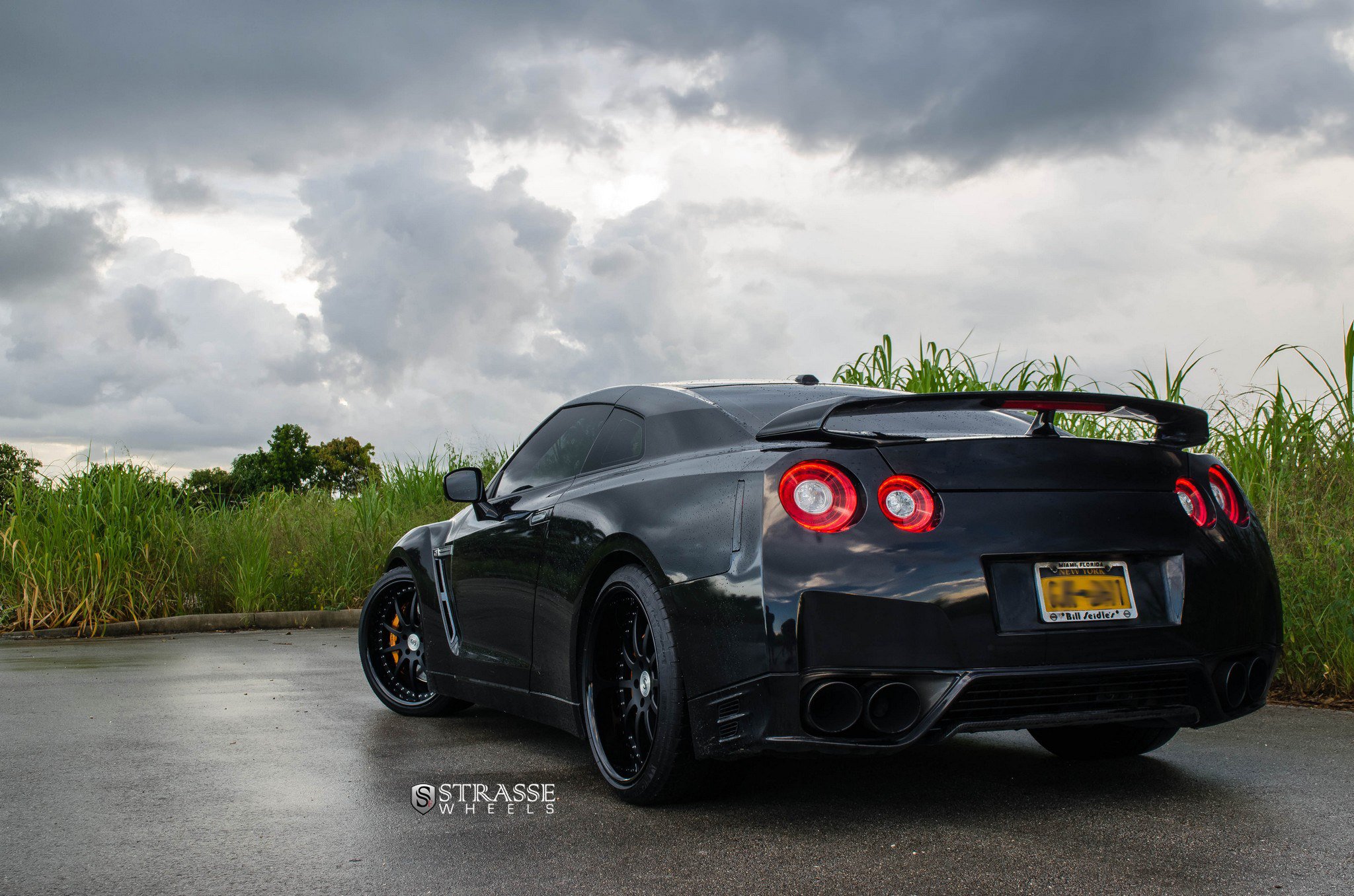 Download Black Car Nissan Vehicle Nissan GT-R HD Wallpaper