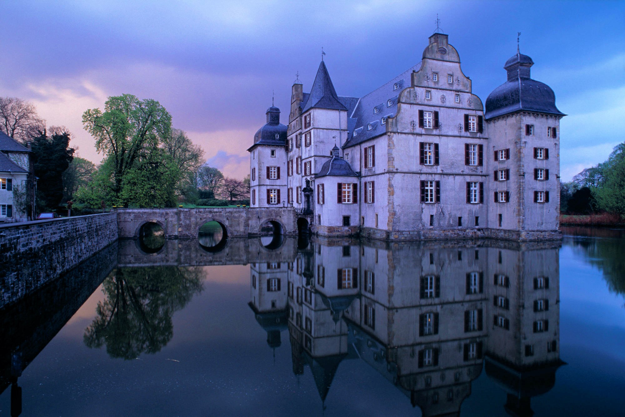 Timeless Castle Reflections: Stunning Architectural Bridge Over Water in HD