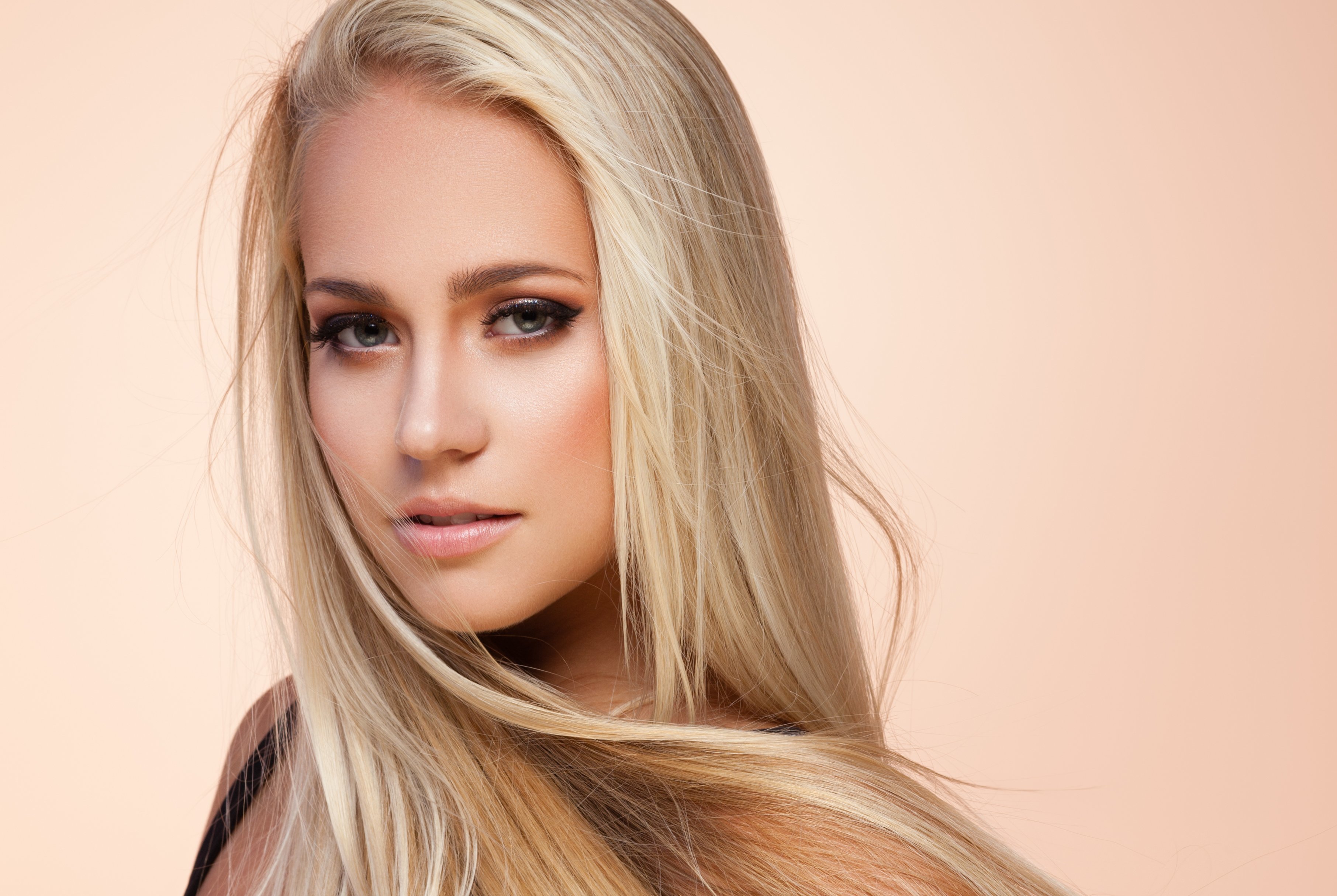 Stunning Blonde Model | HD Wallpaper