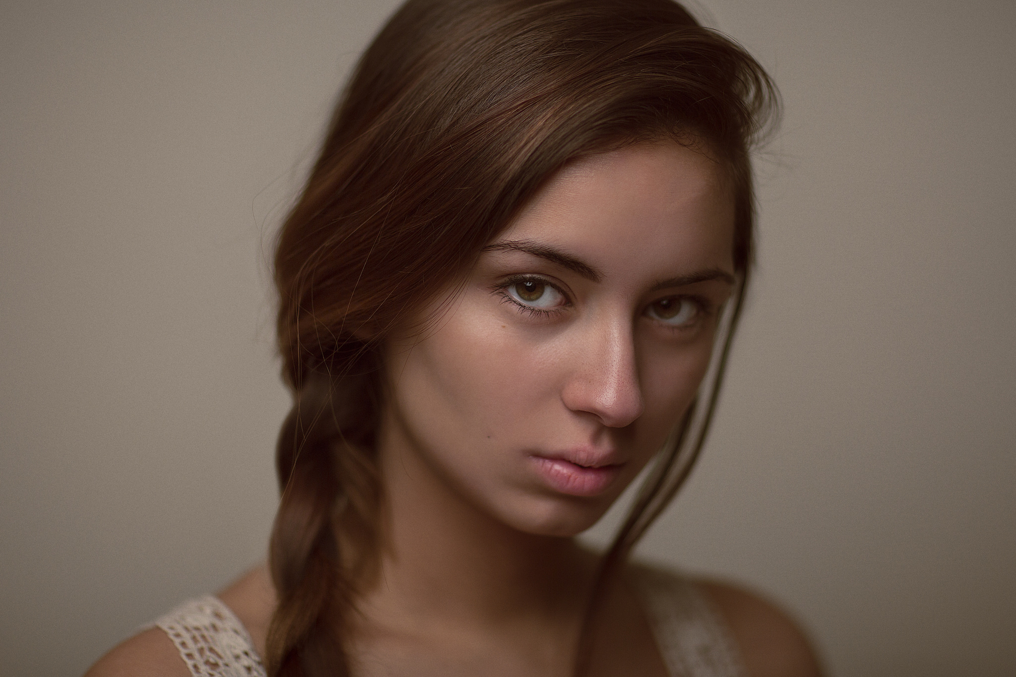 Download Brown Eyes Brunette Model Woman Face HD Wallpaper