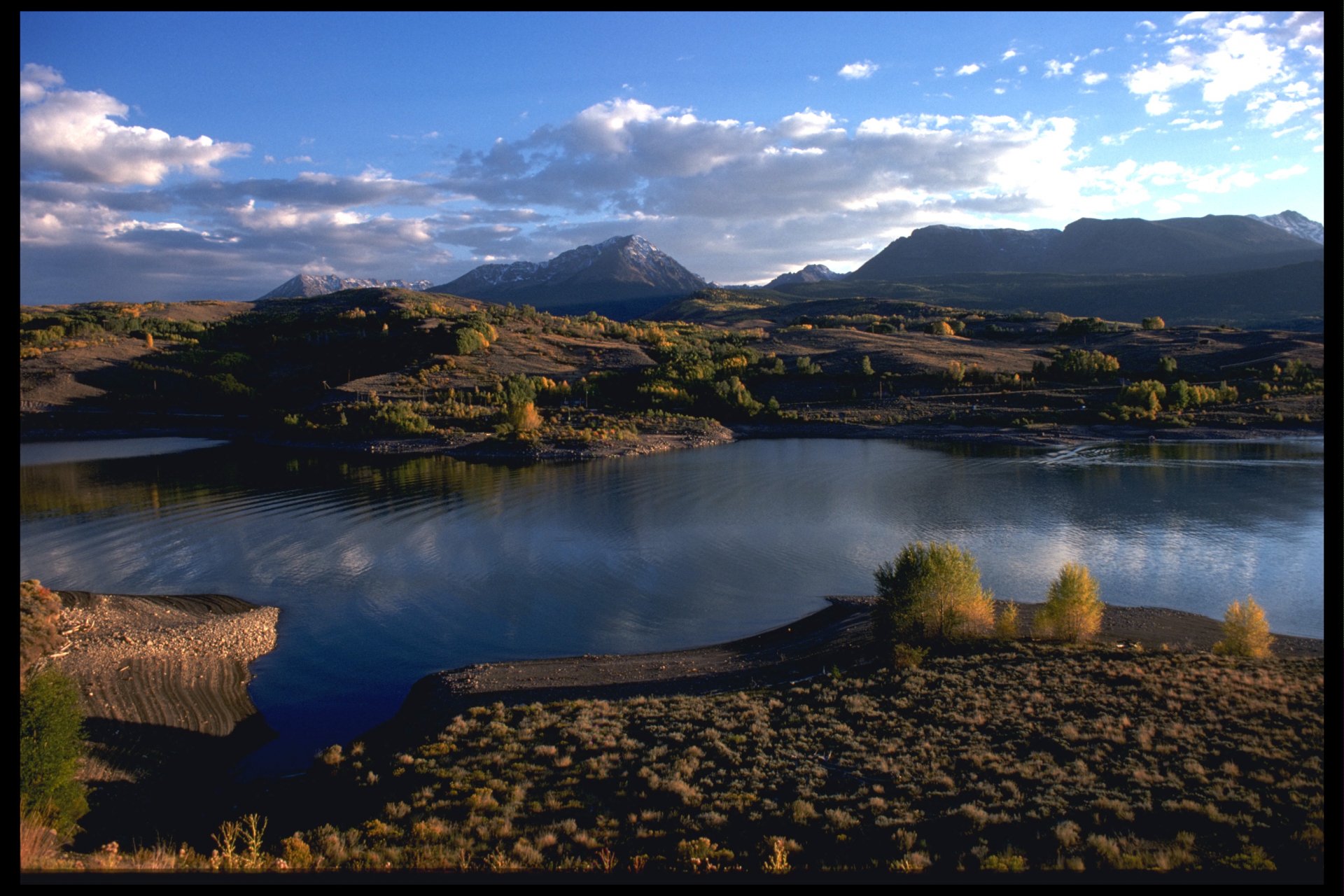 Nature's Serenity: Stunning HD Landscape Wallpaper