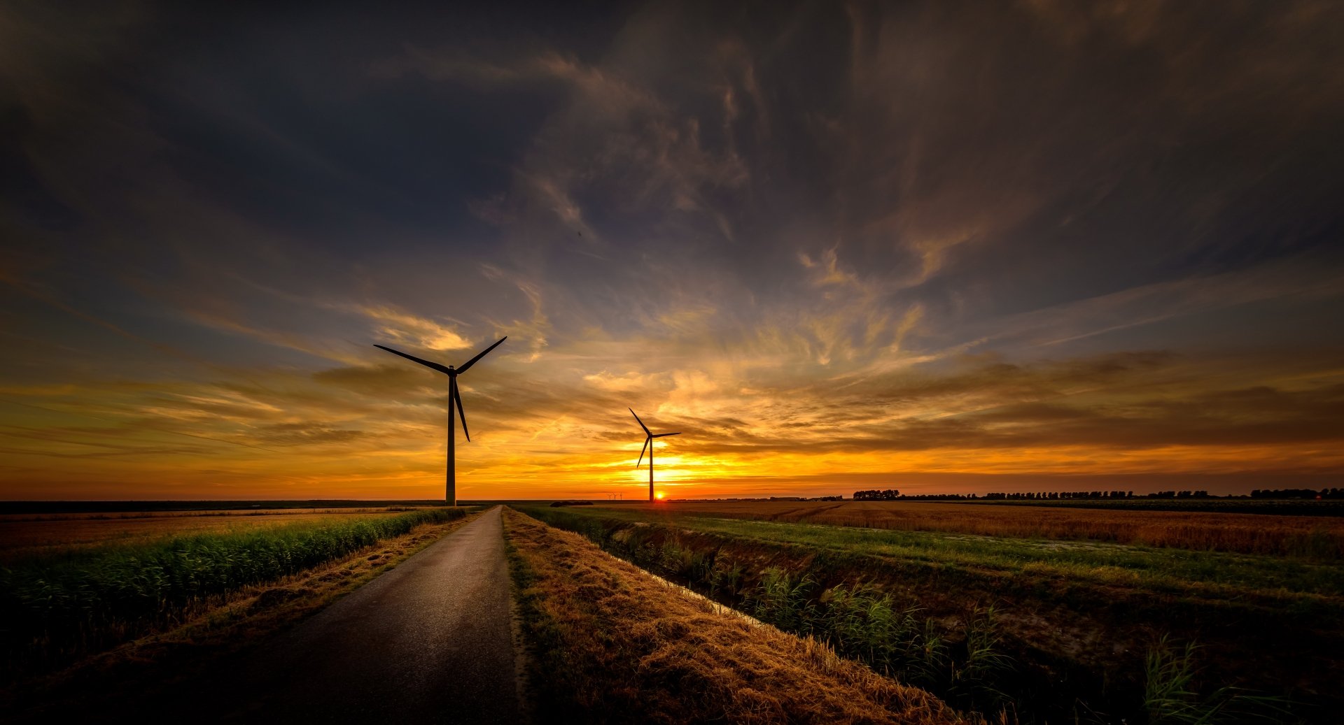Sunset Over Wind Turbines: 4K Ultra HD Field & Horizon Landscape