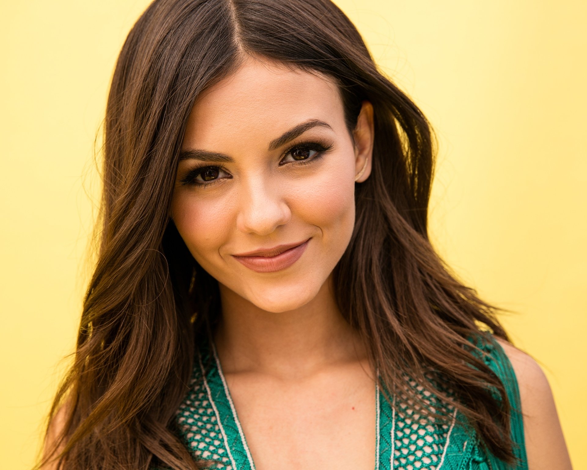 Download Face Brown Eyes Brunette Smile American Singer Actress ...