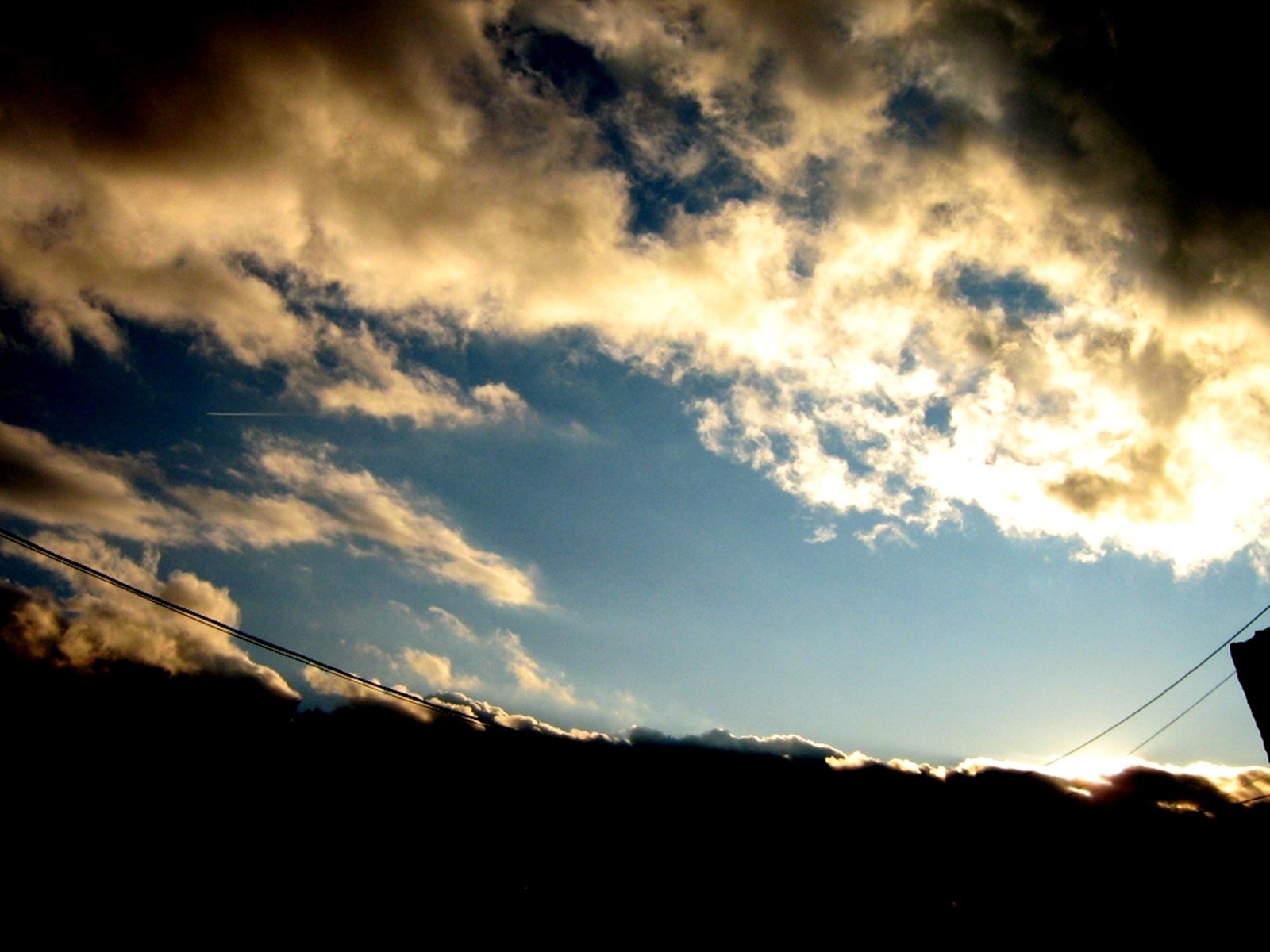 Scenic Sky: A Stunning Nature HD Wallpaper