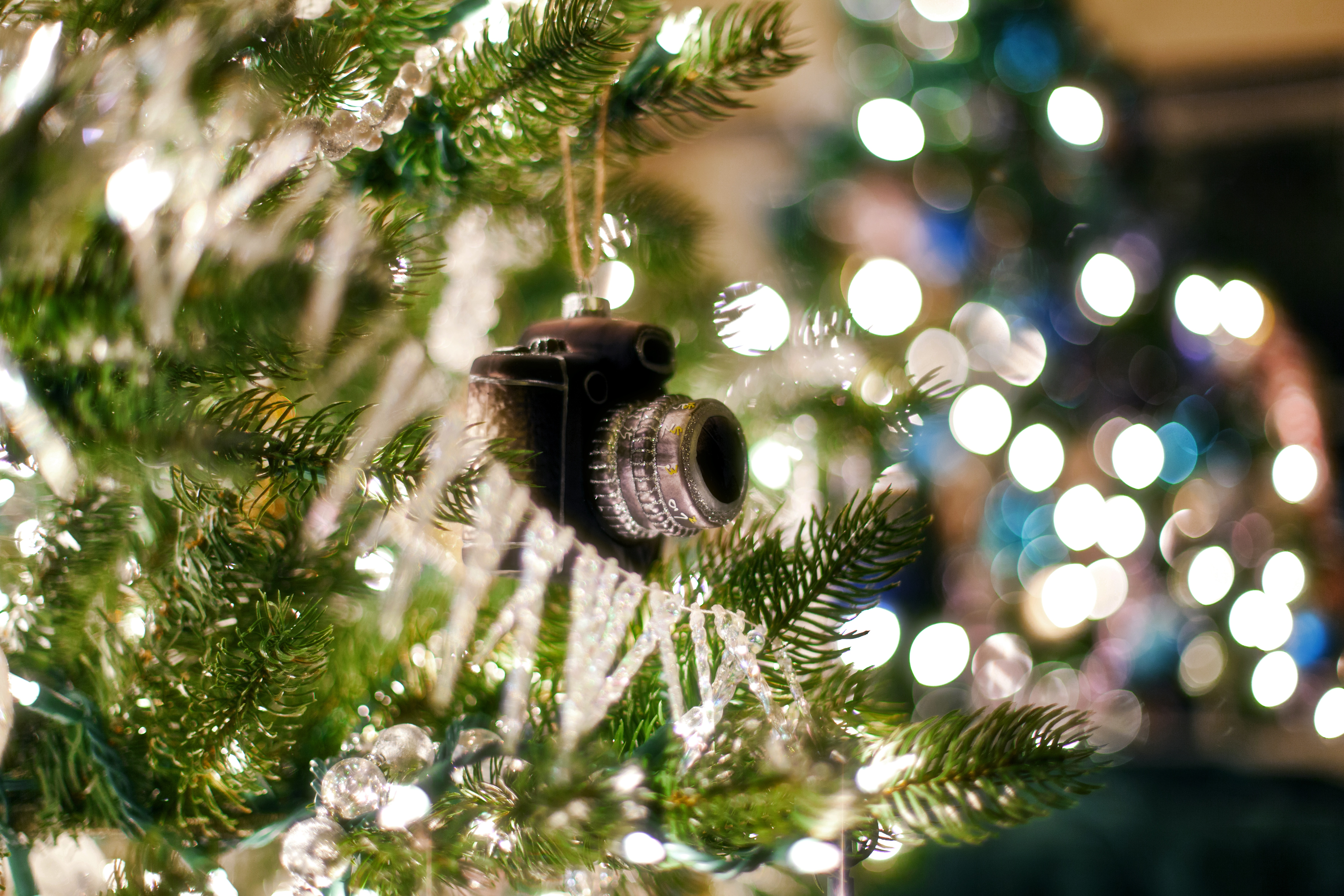 4K Ultra HD Holiday Bokeh: Capturing Christmas Light Magic