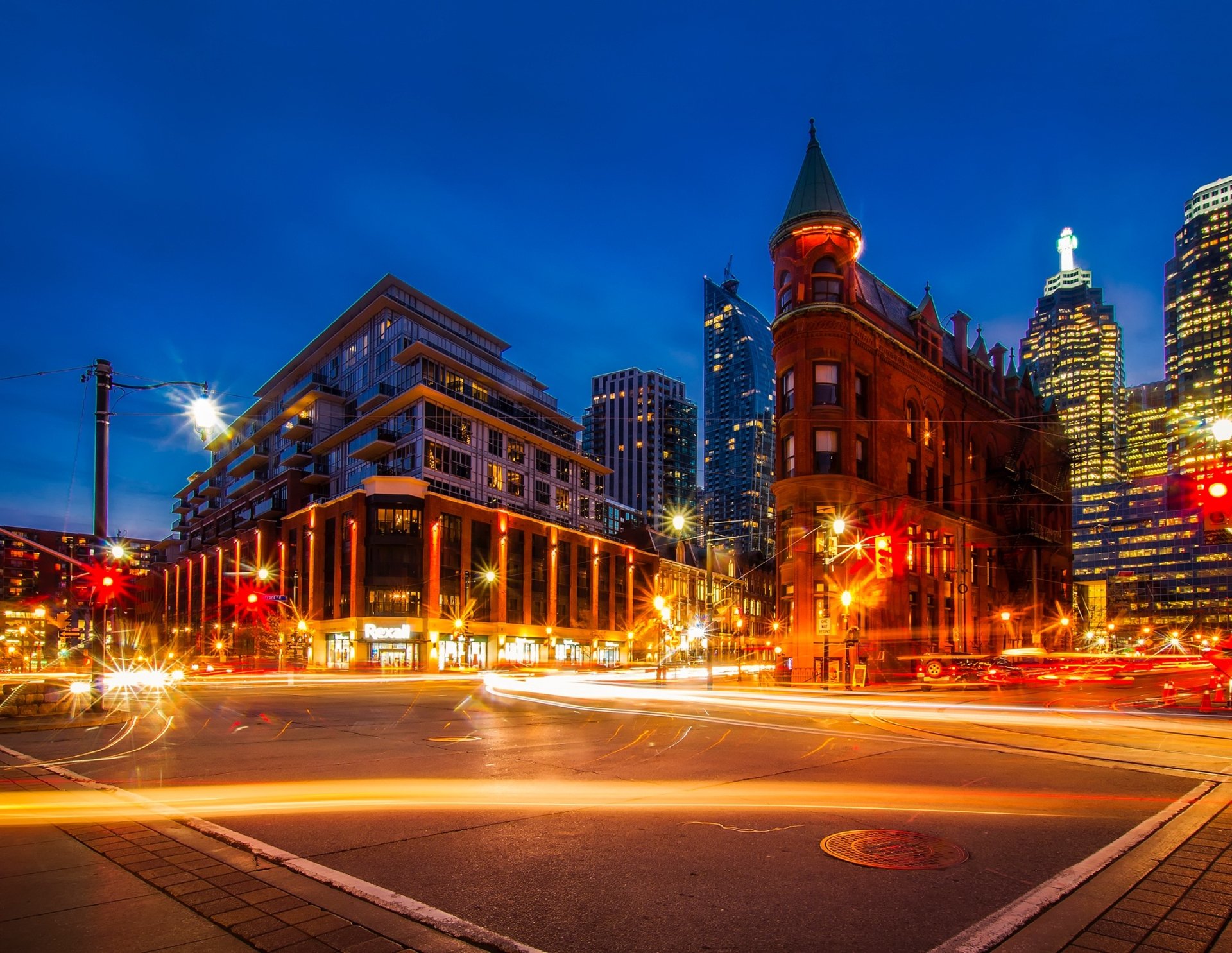 Toronto Nightscape: Vibrant Time-Lapse of Canada’s Urban Streetscape
