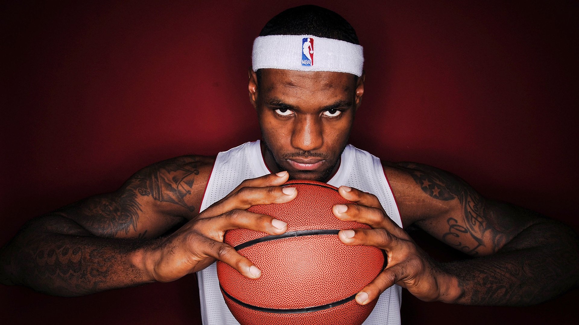Intense Basketball Player HD Desktop Wallpaper