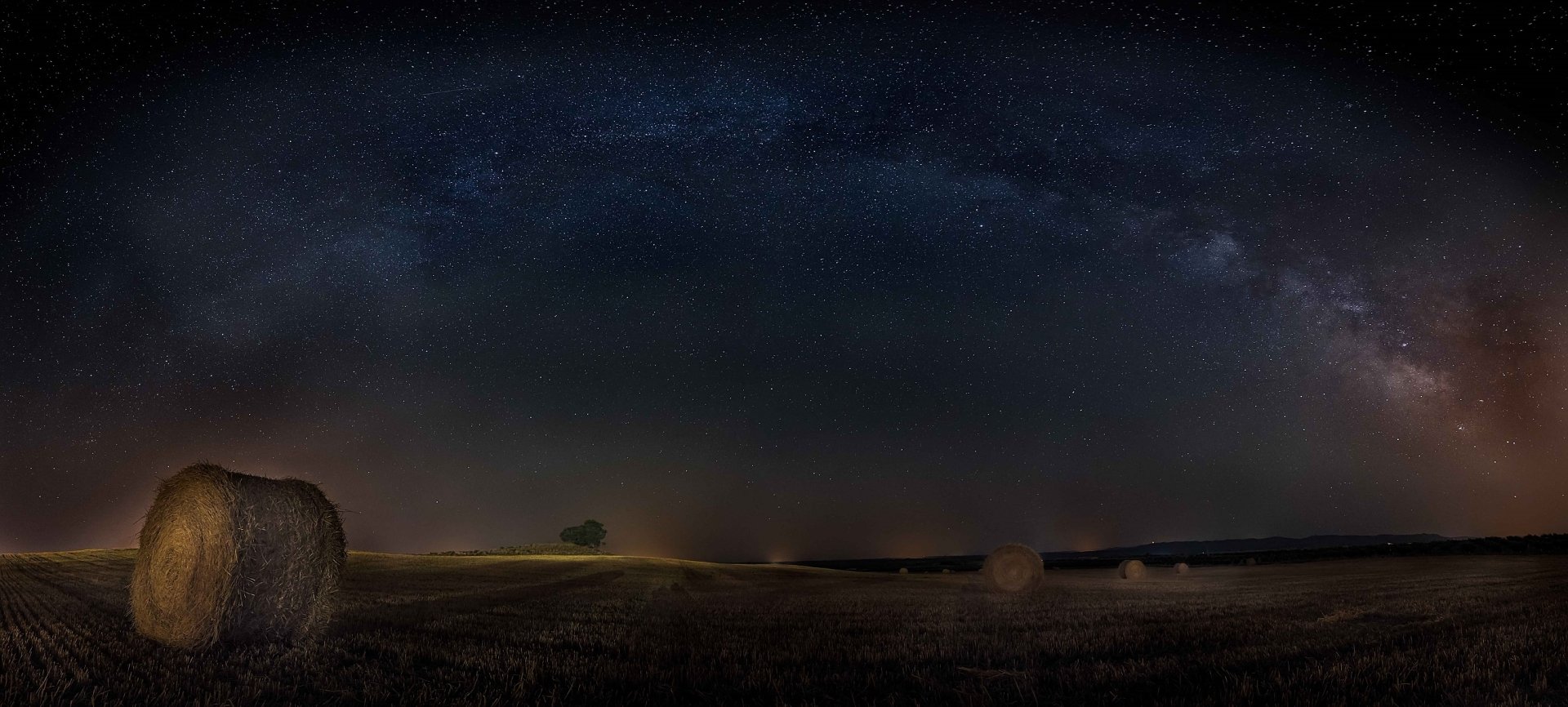 Starry Night Over Hayfields: Milky Way Horizons in HD | 2662x1200 ...
