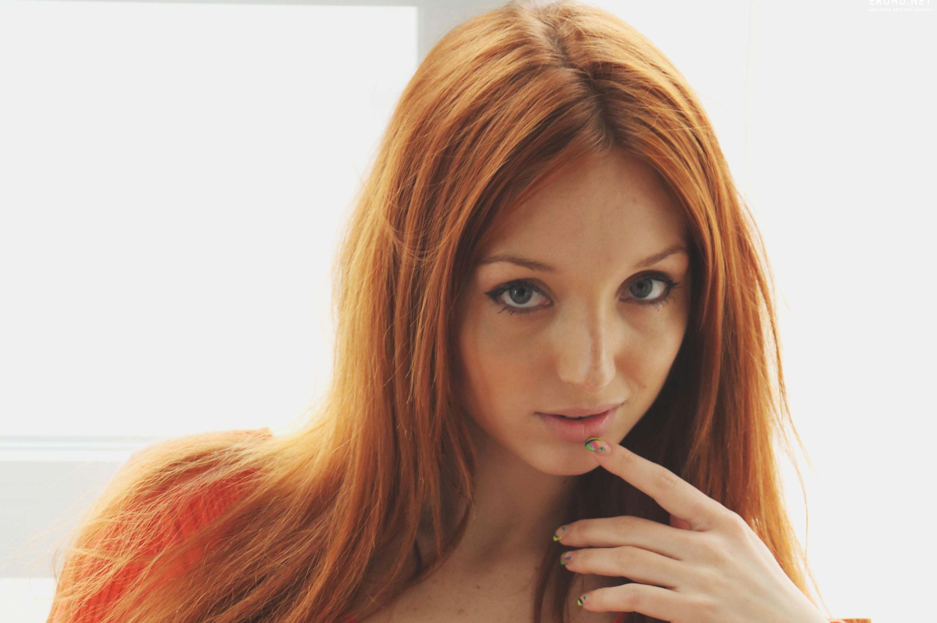 Download Woman Model HD Wallpaper