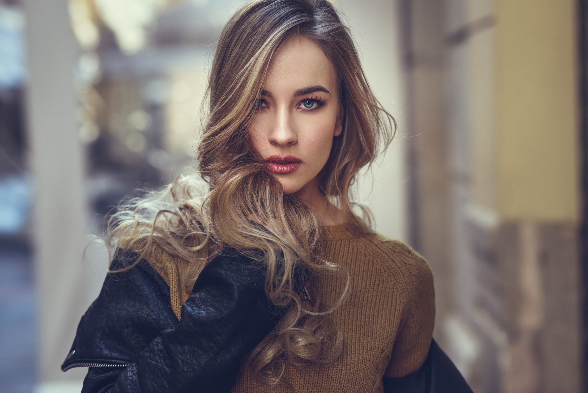 Stunning Brunette Model with Piercing Blue Eyes | HD Depth of Field ...