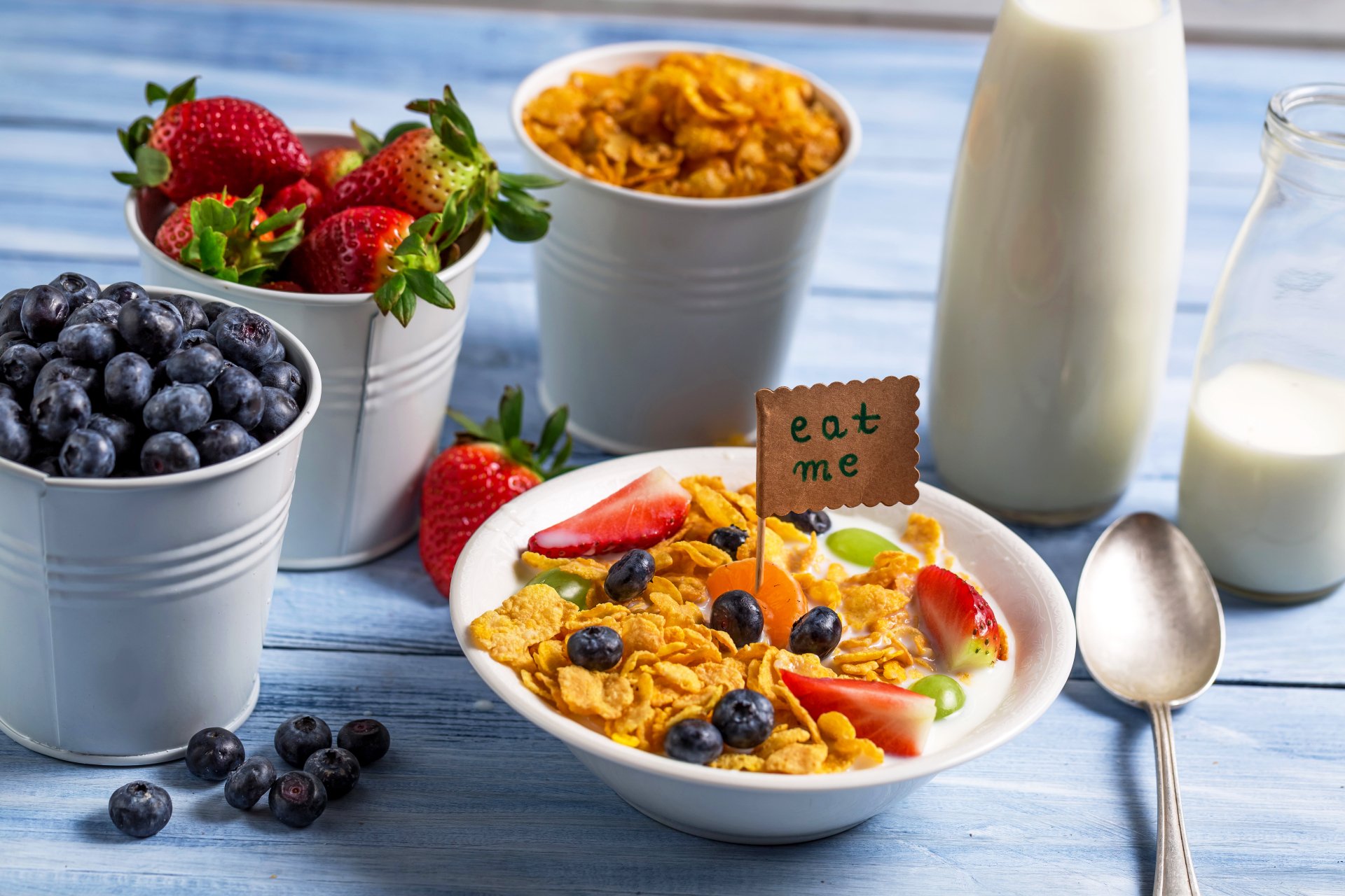 Download Muesli Strawberry Blueberry Milk Food Breakfast 4k Ultra HD ...