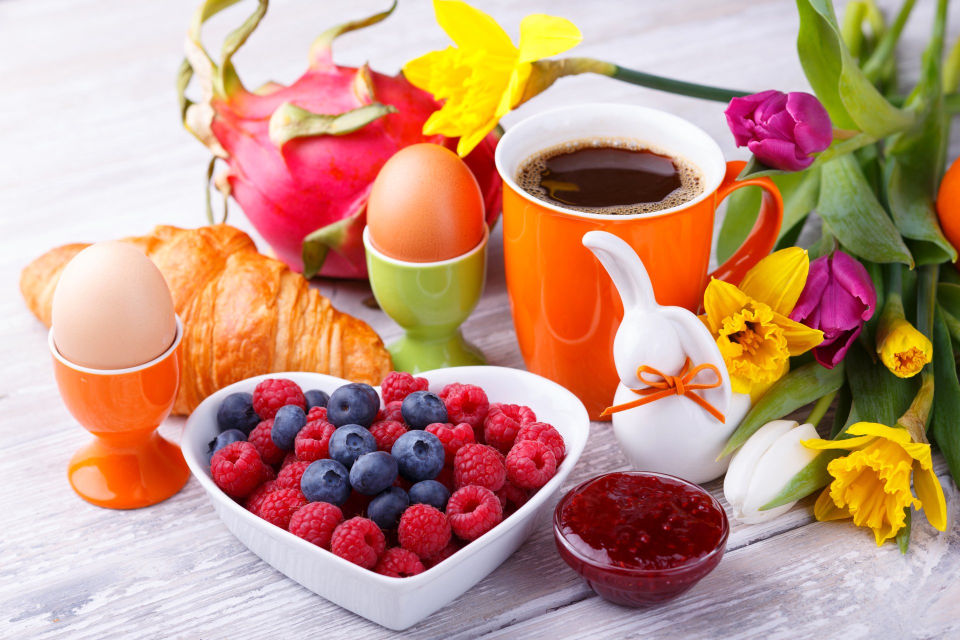 4K Ultra HD Breakfast Bliss: Croissant, Berries, Coffee & Spring Flowers