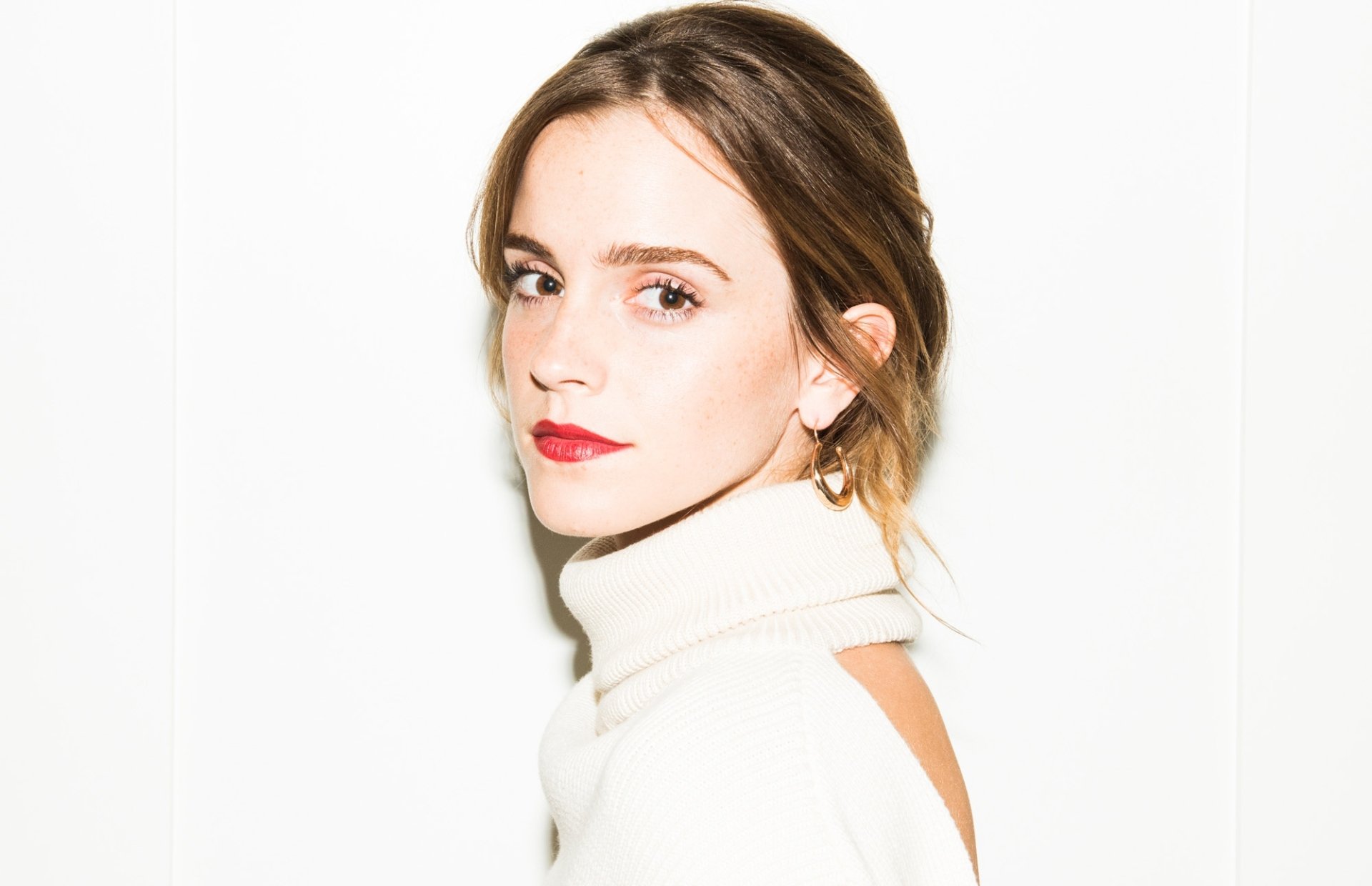 Emma Watson: Stunning English Actress in HD with Brown Eyes & Classic ...