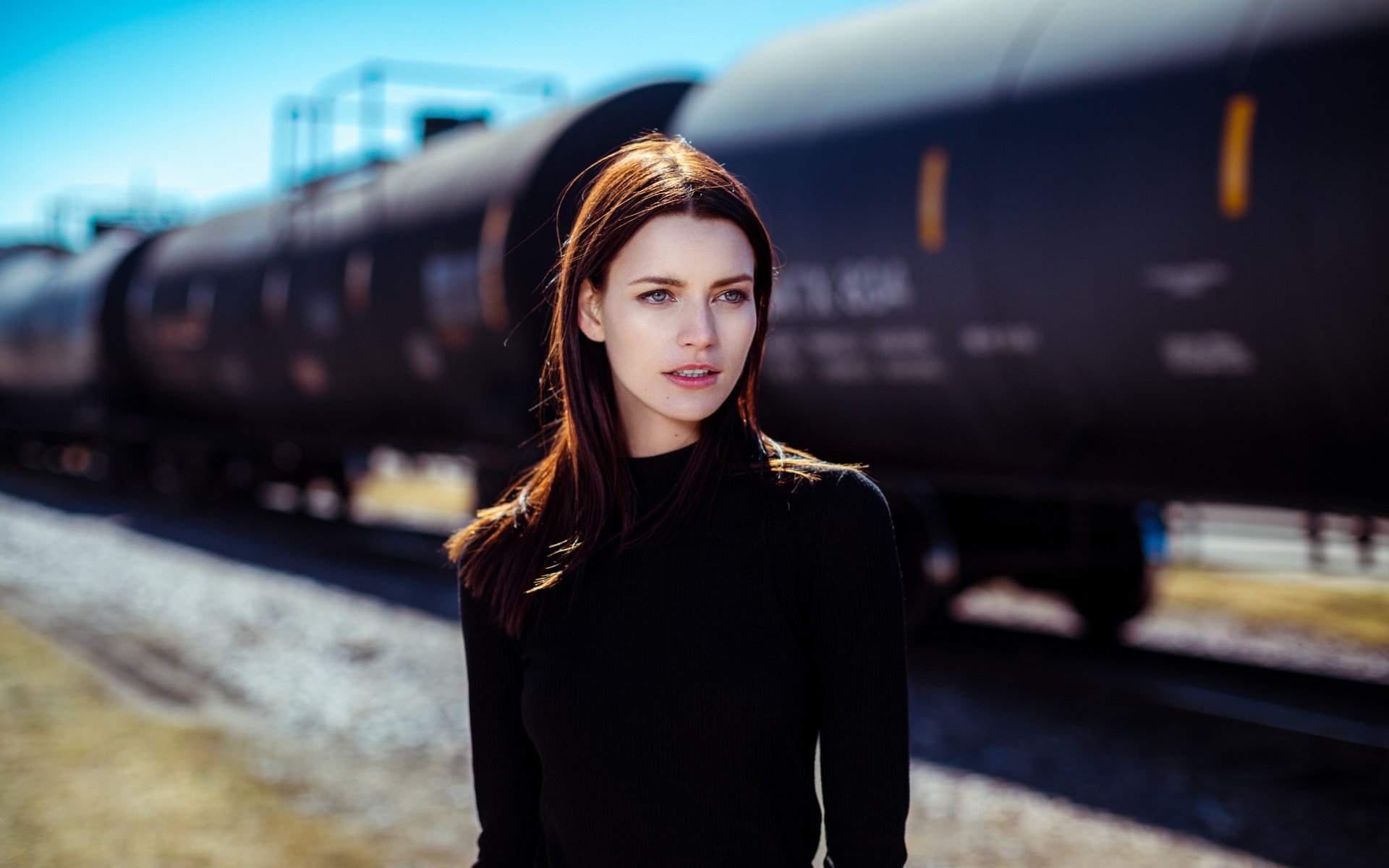 4K Ultra HD Portrait: Brunette Model with Piercing Blue Eyes & Stunning ...