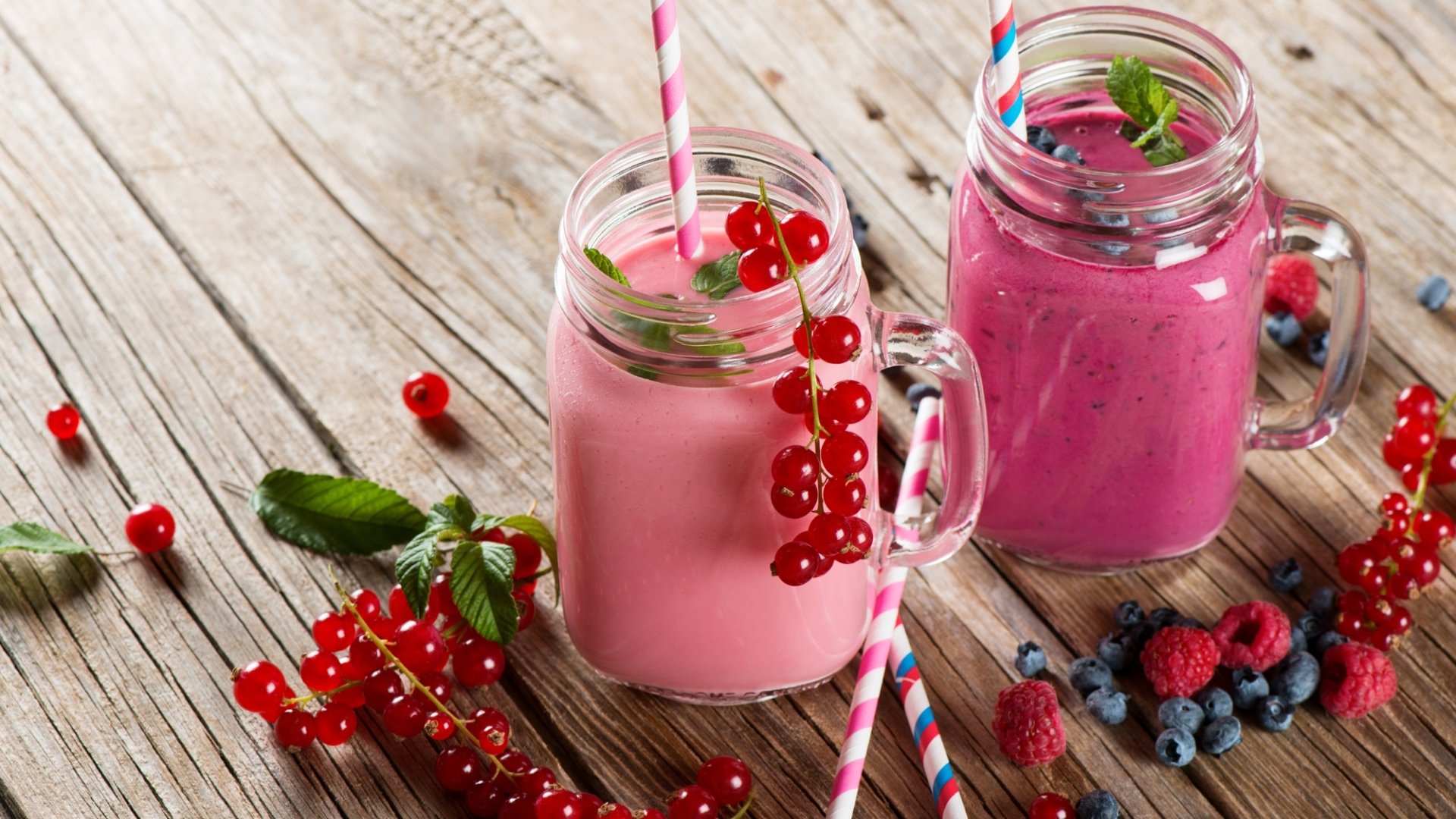 Berry Bliss Smoothies: Fresh Blueberry, Raspberry & Currant Delight HD ...